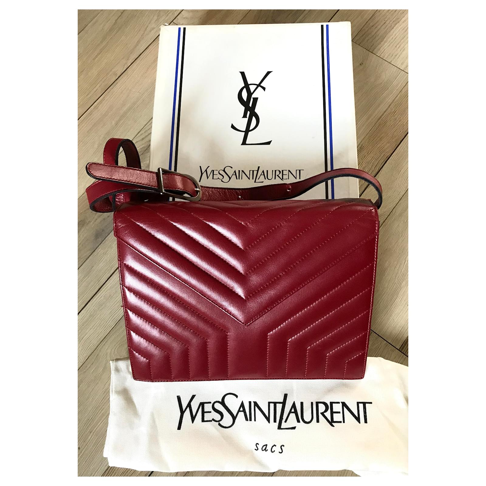 Yves Saint Laurent ENVELOPE Red Lambskin ref.264157 - Joli Closet