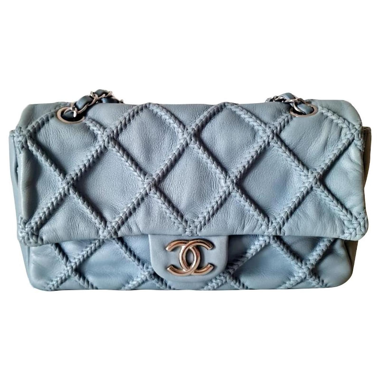 Chanel light blue medium flap bag Leather ref.270215 - Joli Closet