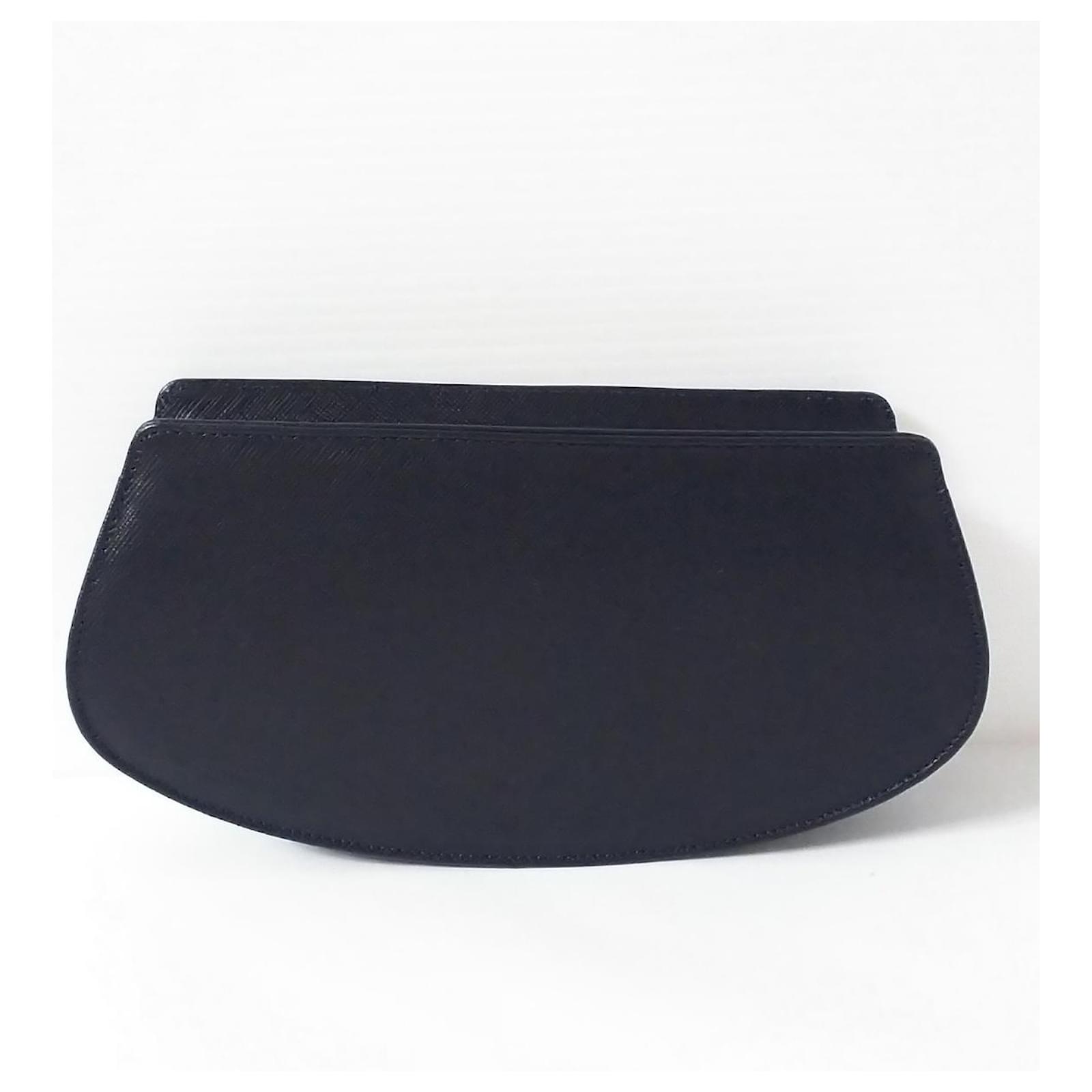 Chaumet Clutch bag Black Leather ref.279480 - Joli Closet