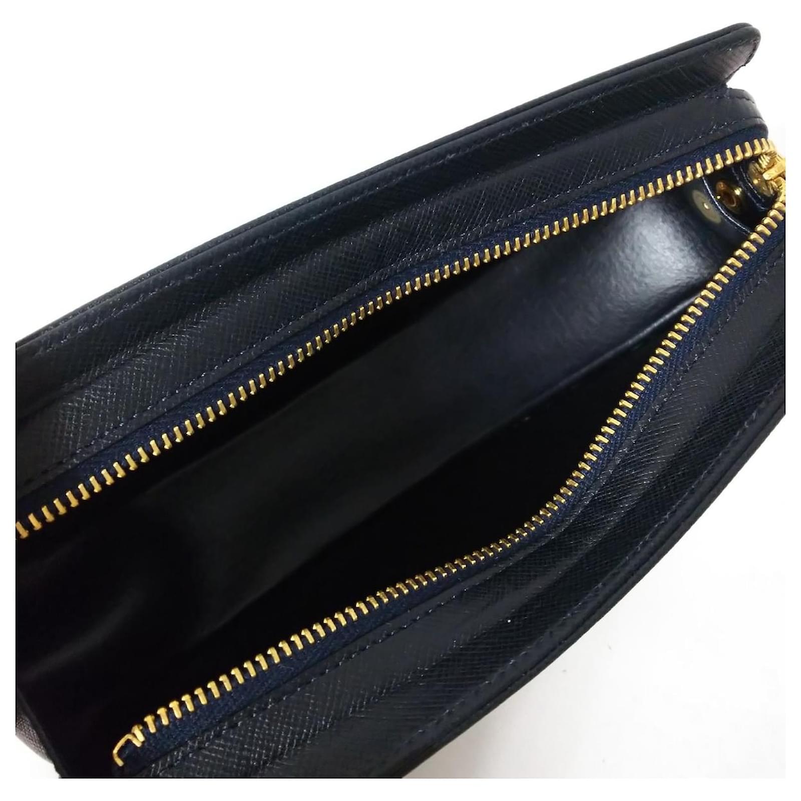Chaumet Clutch bag Black Leather ref.279480 - Joli Closet