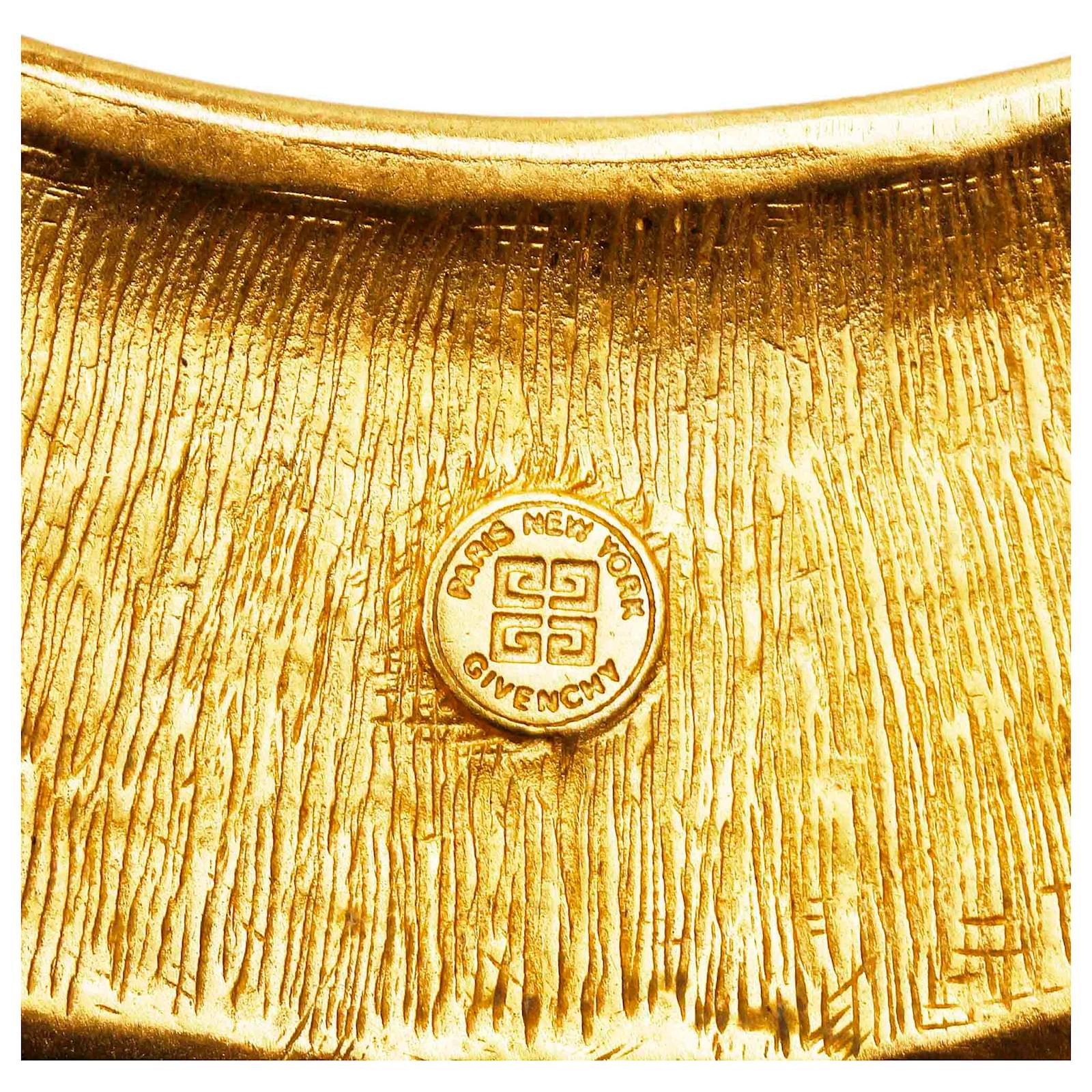 Givenchy Gold Logo Hinged Choker Golden Metal ref.302791 - Joli Closet