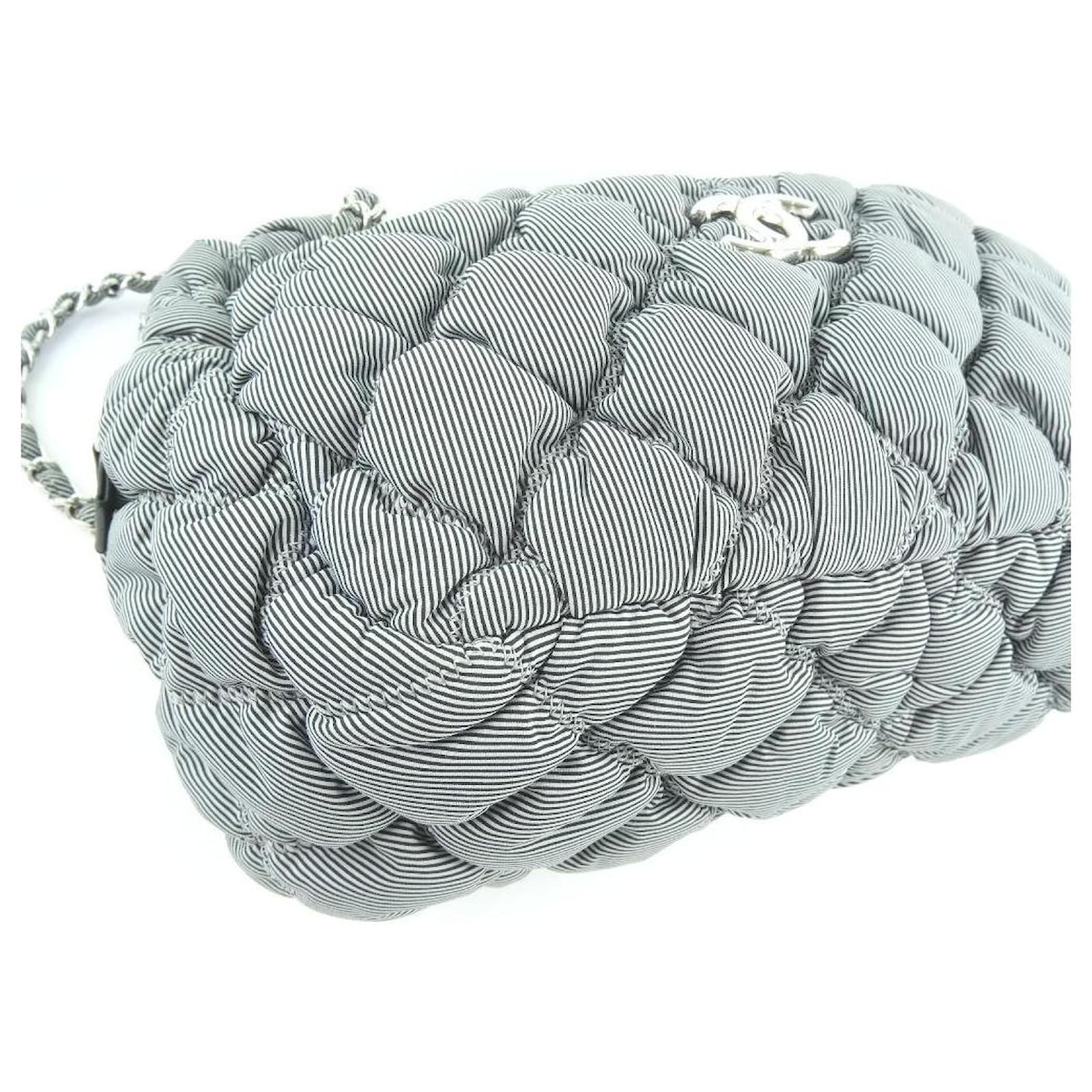 Chanel Umhängetasche Grau Synthetisch ref.303876 - Joli Closet