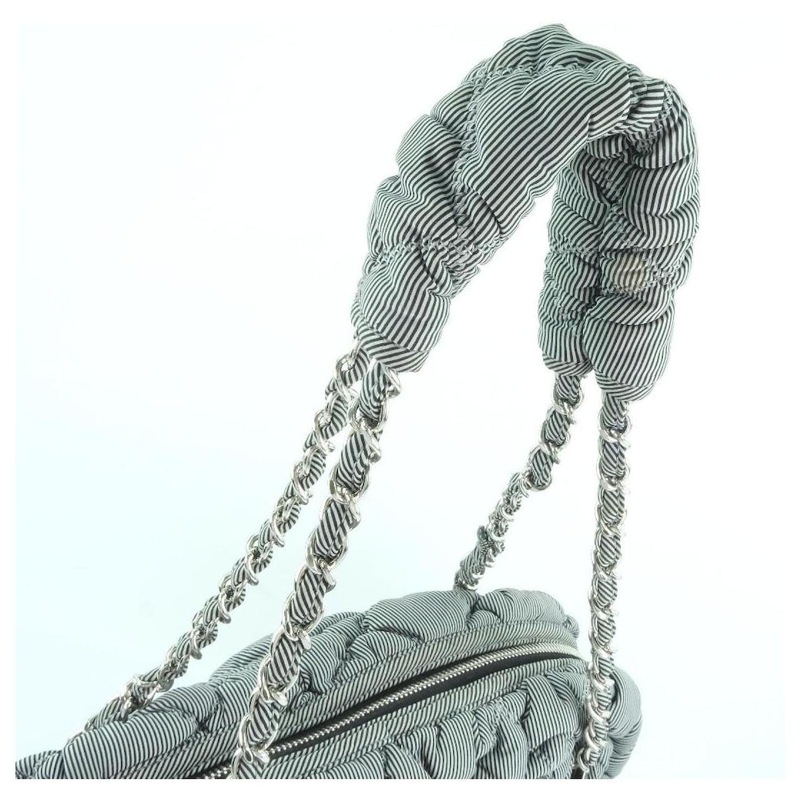 Chanel Umhängetasche Grau Synthetisch ref.303876 - Joli Closet