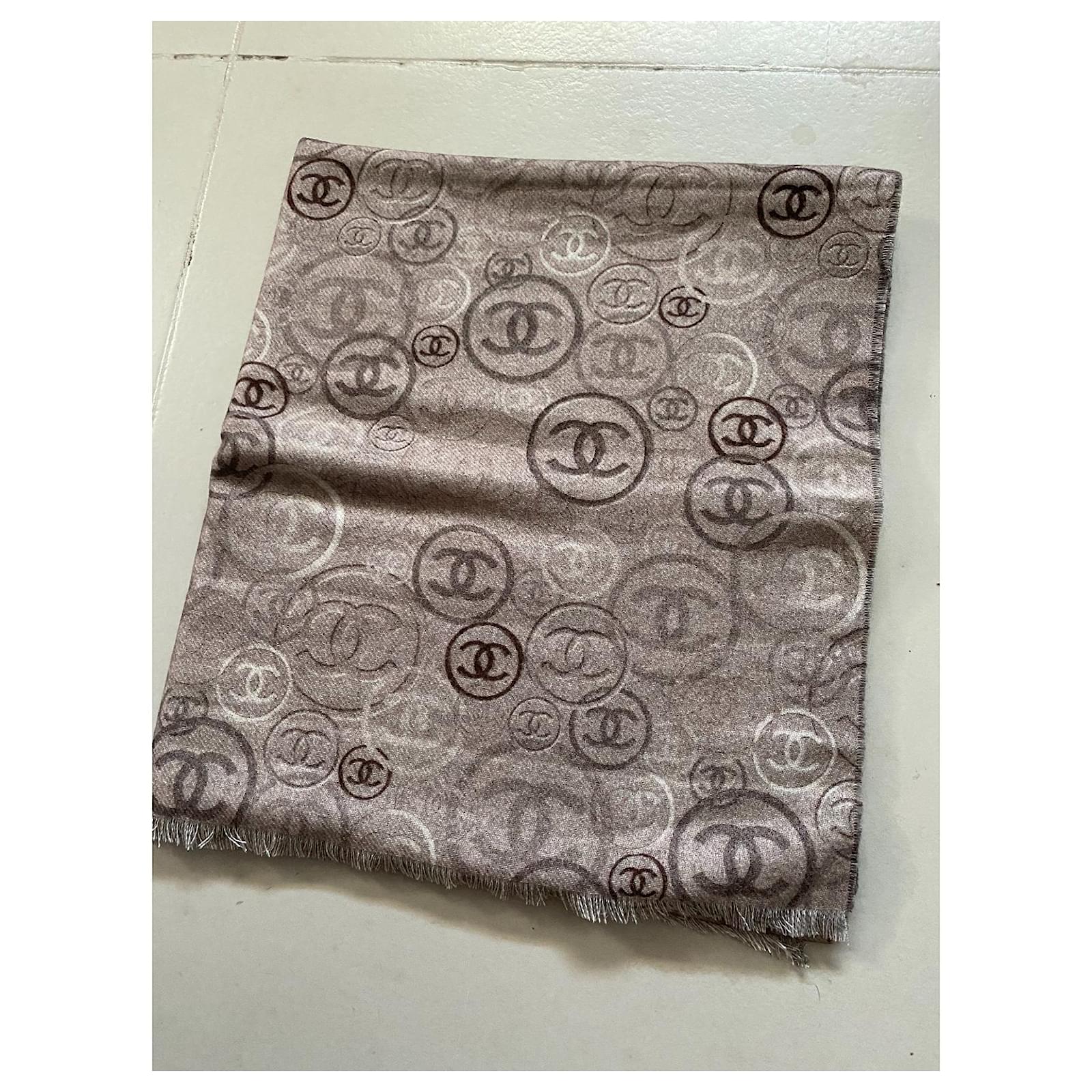 CHANEL stole Beige Cashmere ref.363114 - Joli Closet