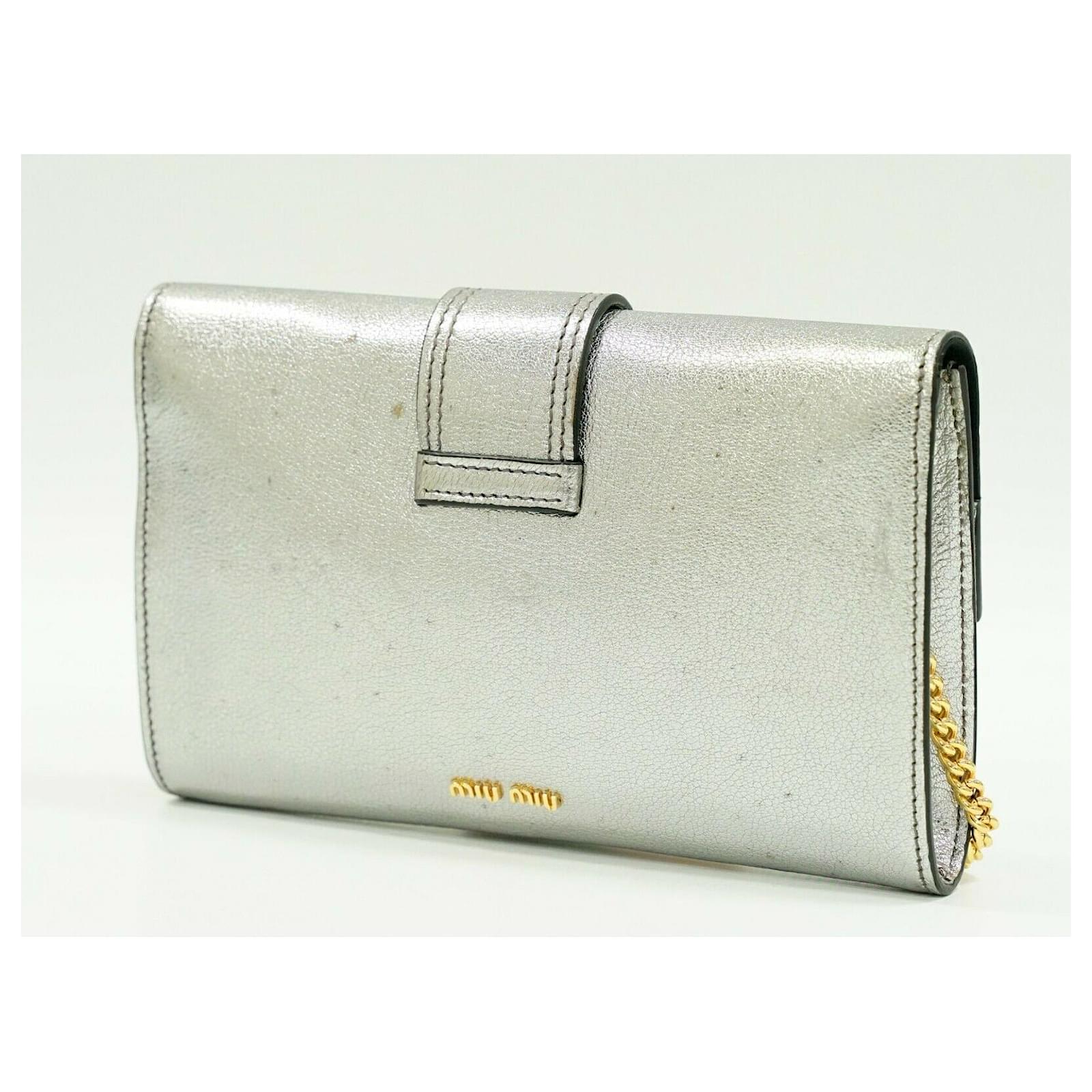 Miu Miu Handtasche Silber Leder ref.366113 - Joli Closet