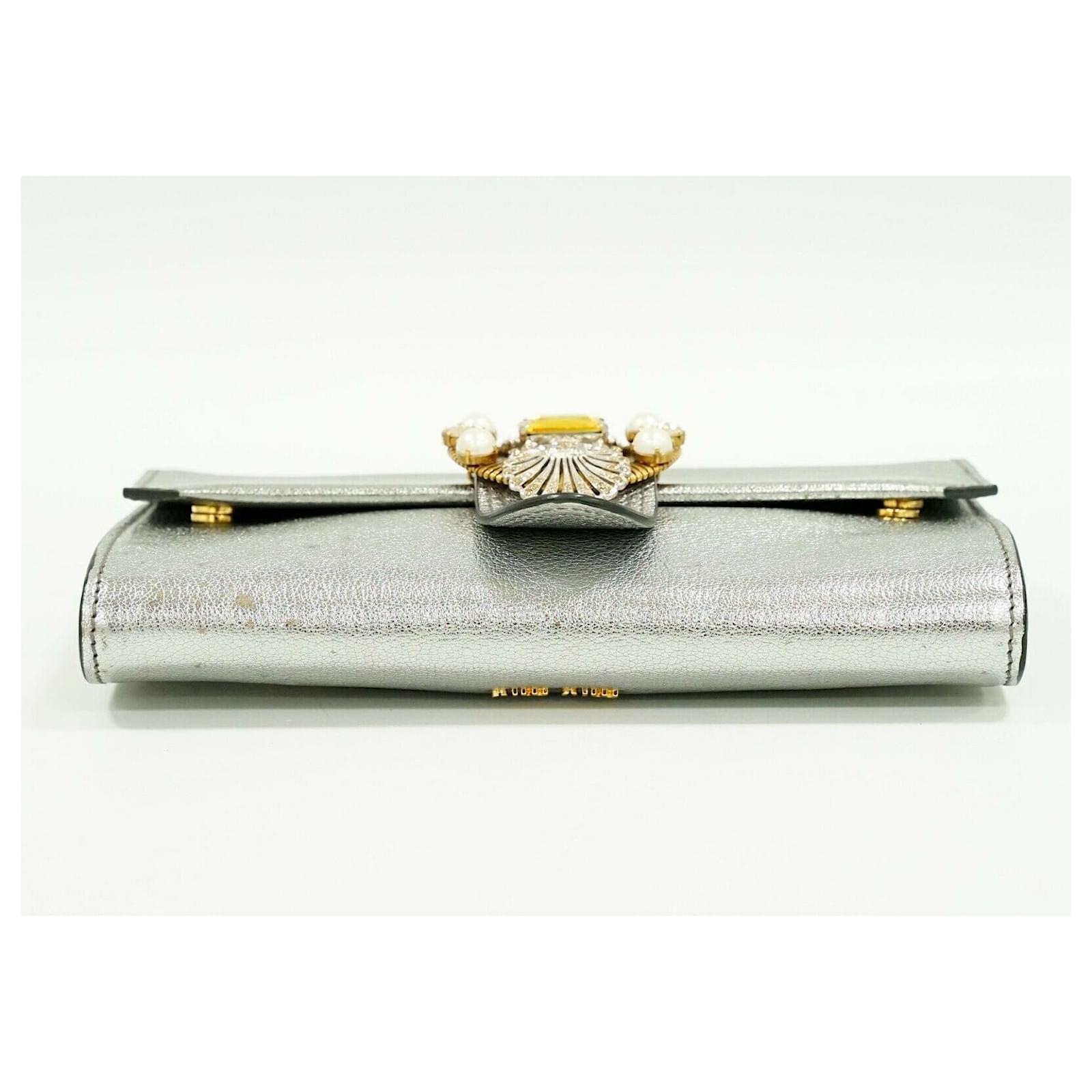 Miu Miu Handtasche Silber Leder ref.366113 - Joli Closet