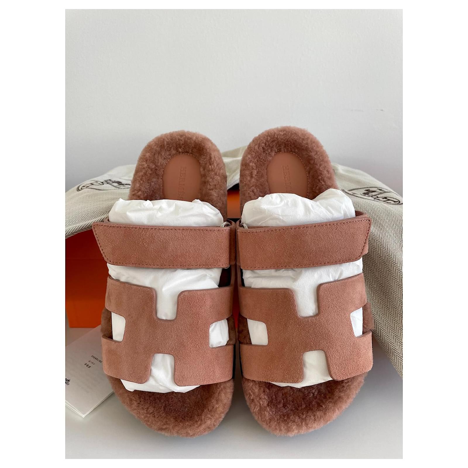 Hermès Chypre Lammfell-Sandalen Pink Schweden ref.393258 - Joli Closet