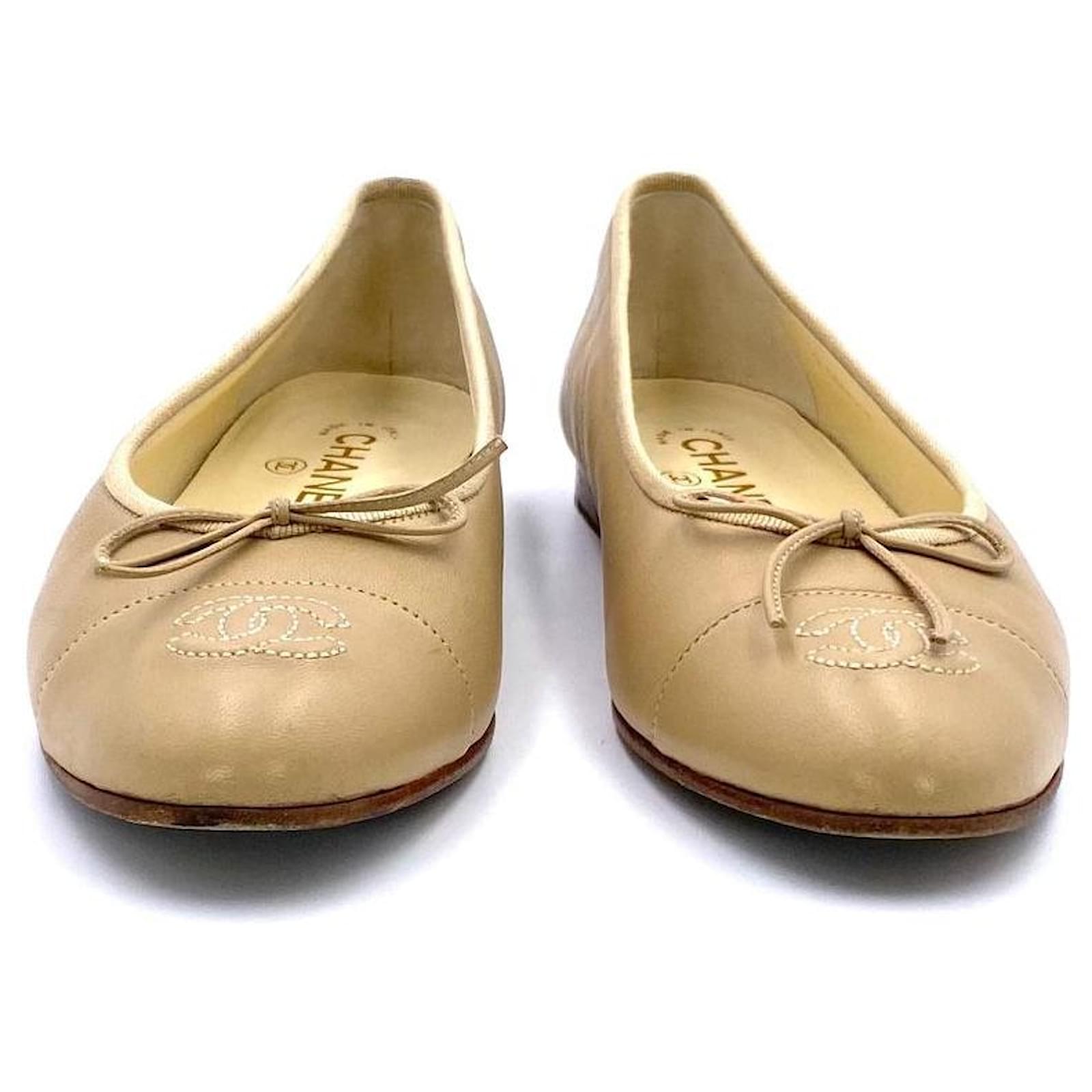 Chanel ballerinas in beige leather White Cream ref.398392 - Joli Closet