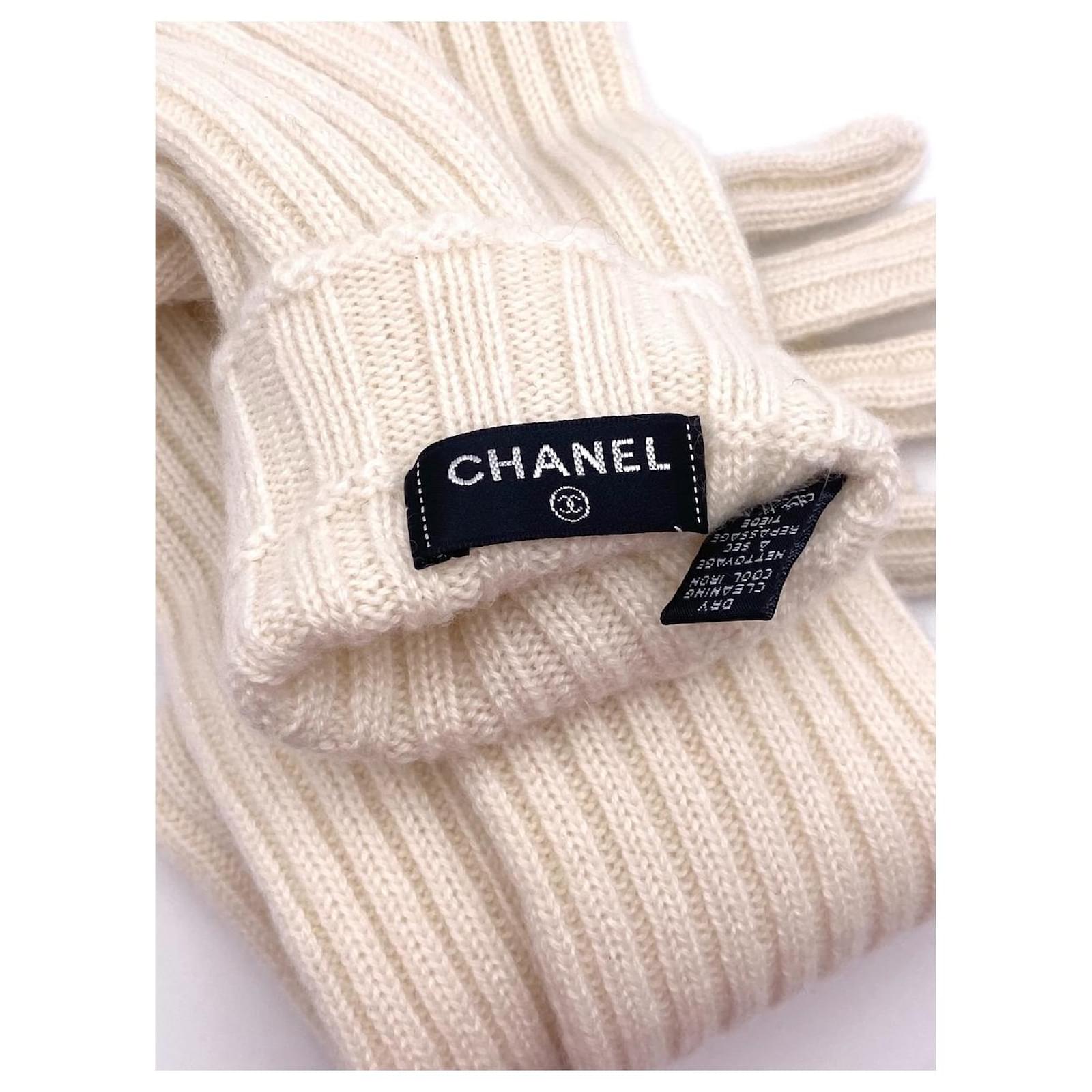 Gants Chanel longs en cachemire blanc neufs ref.403307 - Joli Closet