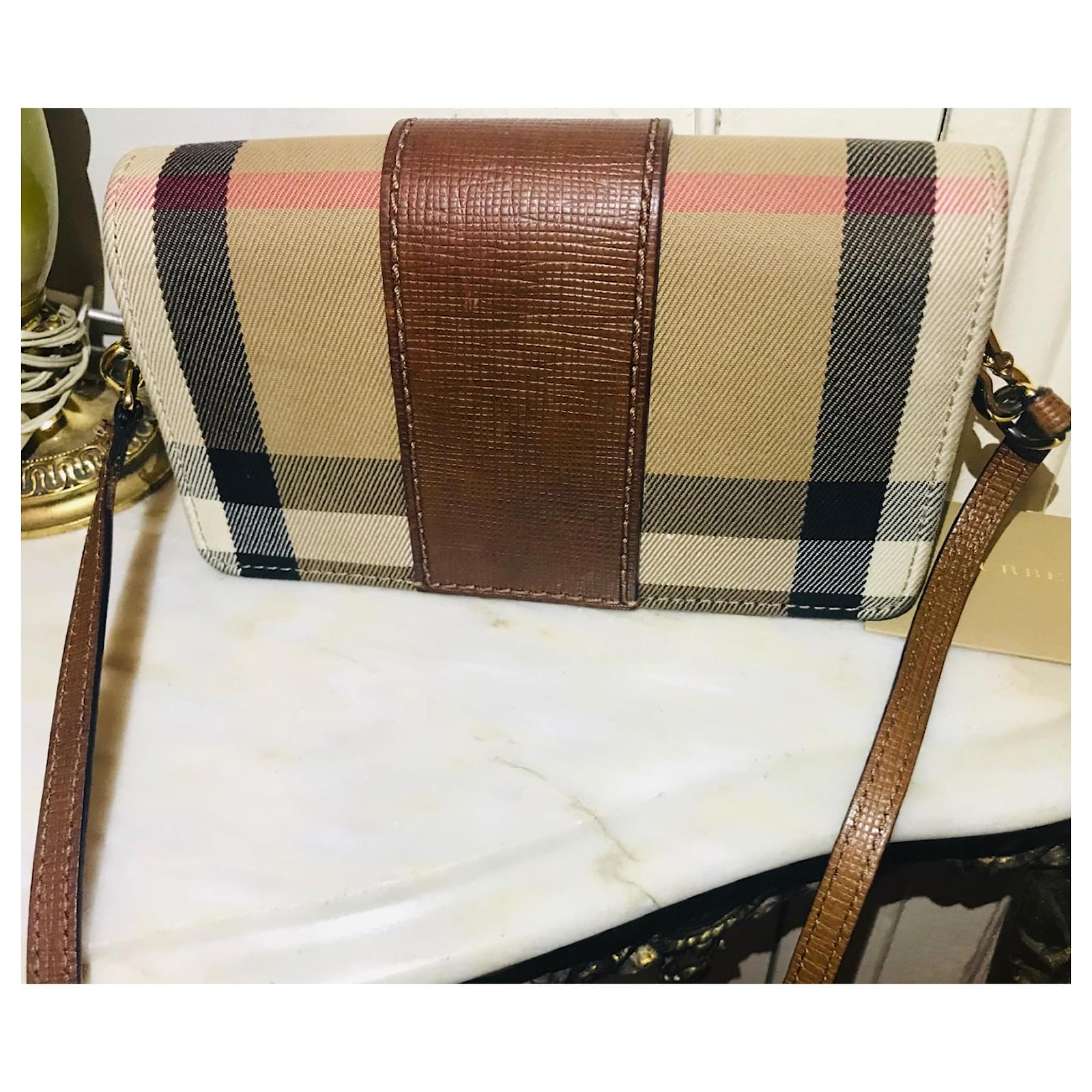 Burberry madison Beige Leather Cloth ref.427169 - Joli Closet