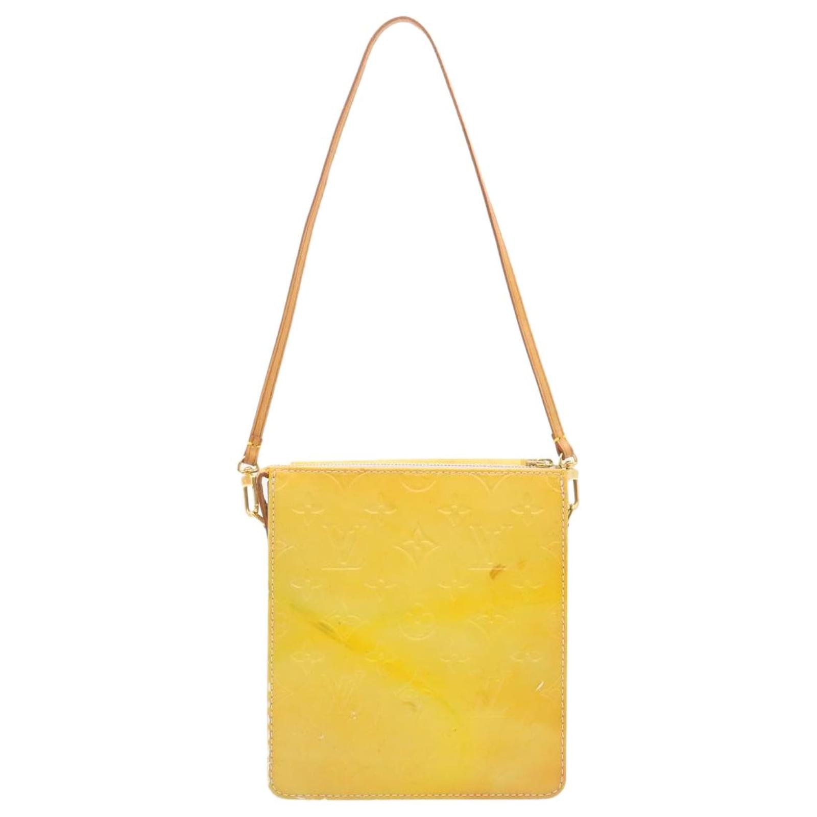 Louis Vuitton Mott Yellow Patent leather ref.462922 - Joli Closet