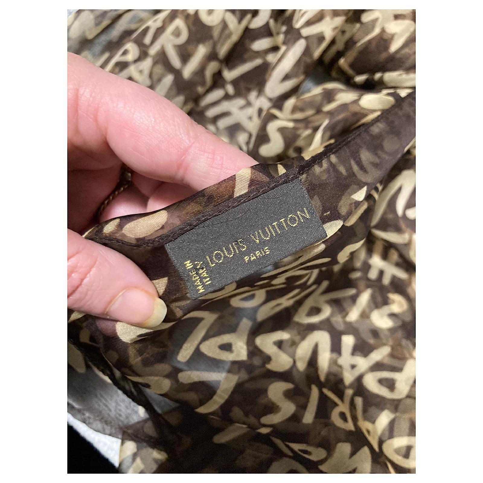 Sublime foulard en soie graffiti Louis Vuitton Stephen Prouse Marron ...