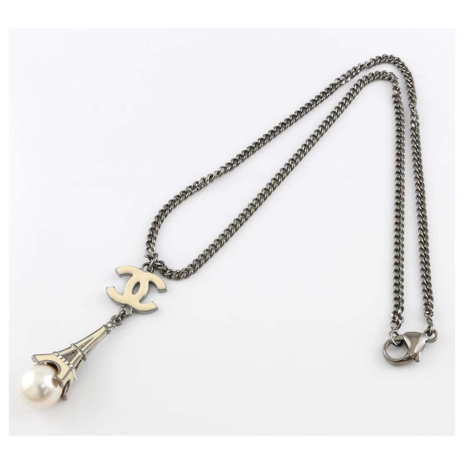 Chanel Collier Tour Eiffel Marque Coco Métal Gris ref.474543 - Joli Closet