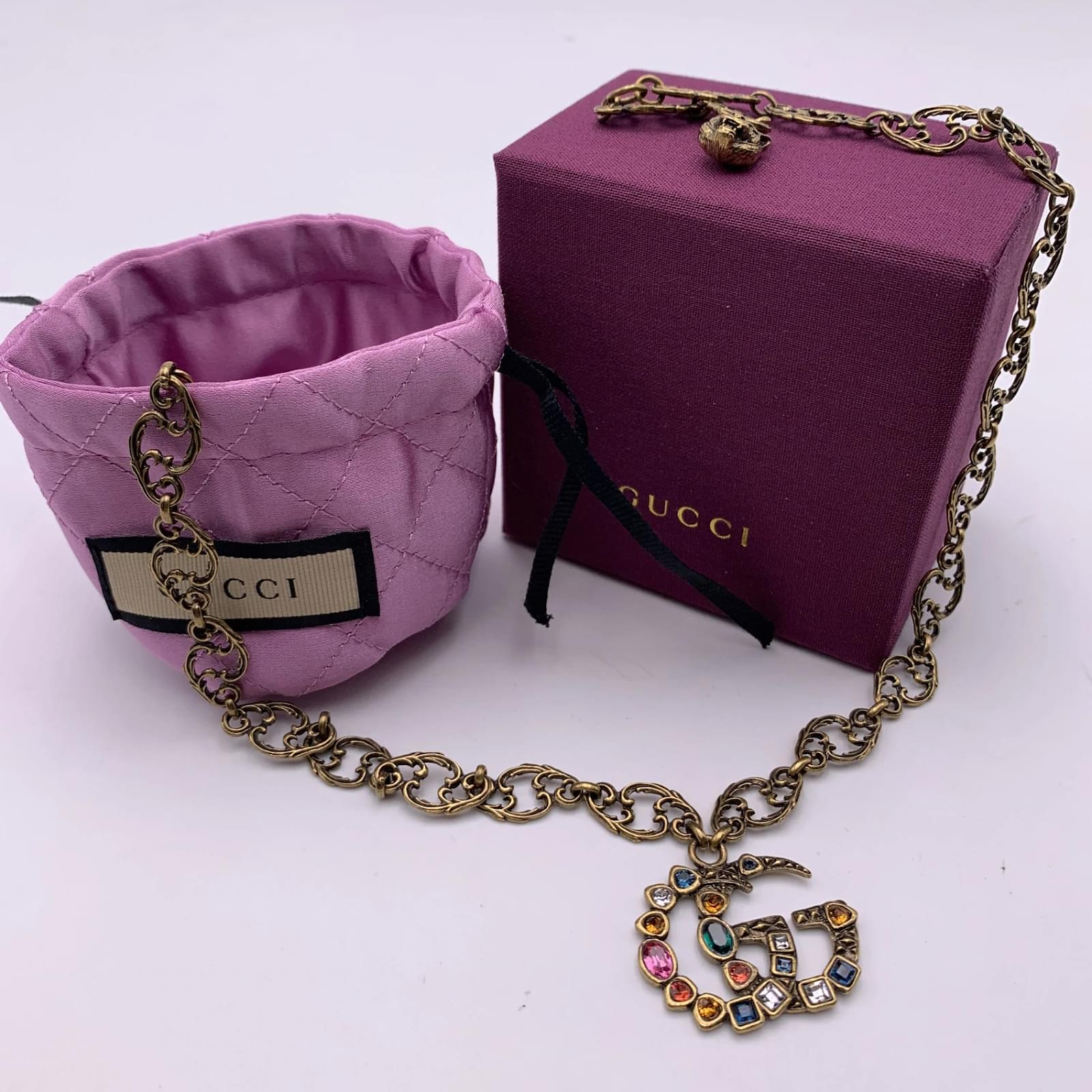 Gucci Collier chaîne en métal doré avec pendentif GG en cristal ...