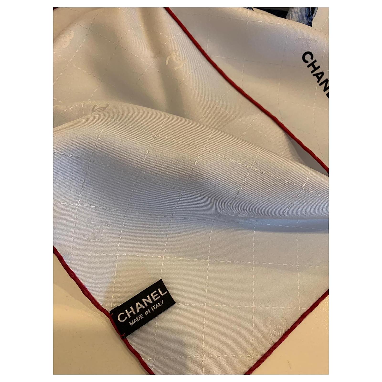 Foulard CHANEL SOIE Bleu clair ref.482982 - Joli Closet