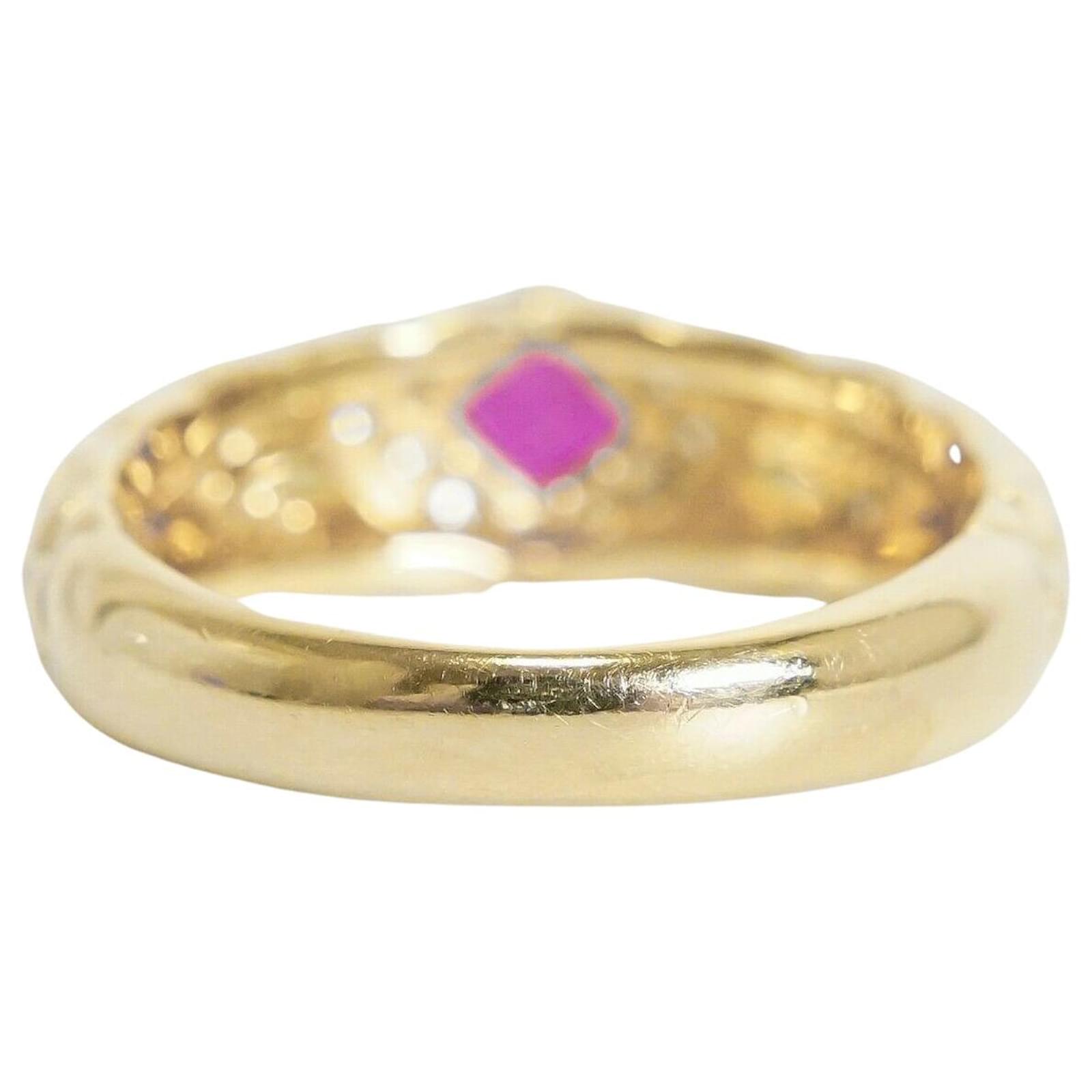 Valentino Garavani Ring Golden Yellow gold ref.487888 - Joli Closet