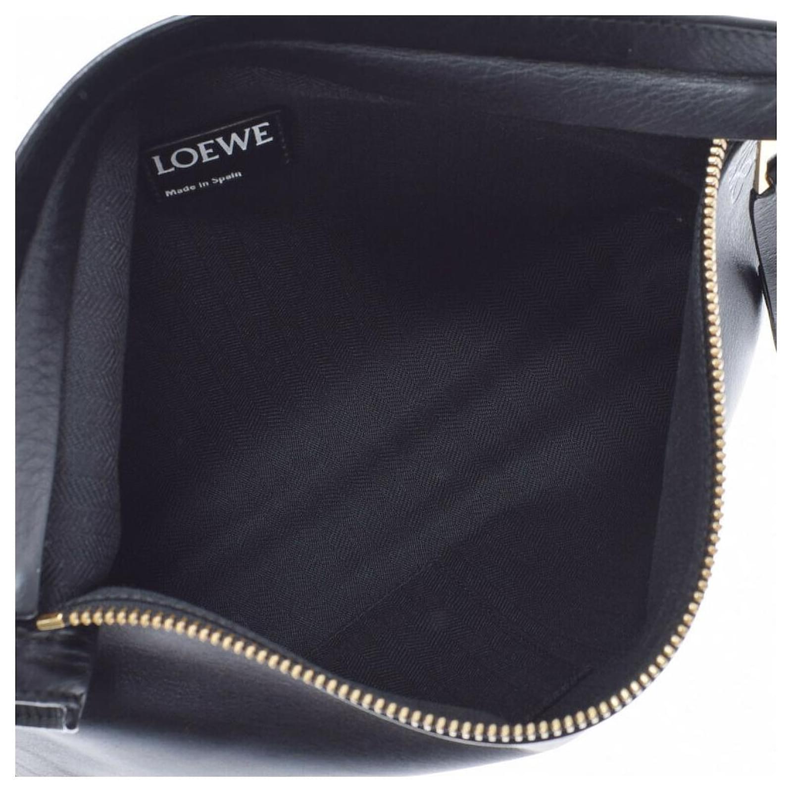 Loewe T pouch Black Leather ref.492075 - Joli Closet