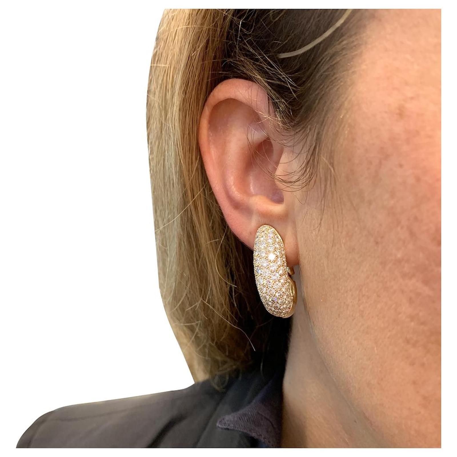 Chaumet earrings, model "Tribute to Venice", in yellow gold and ...