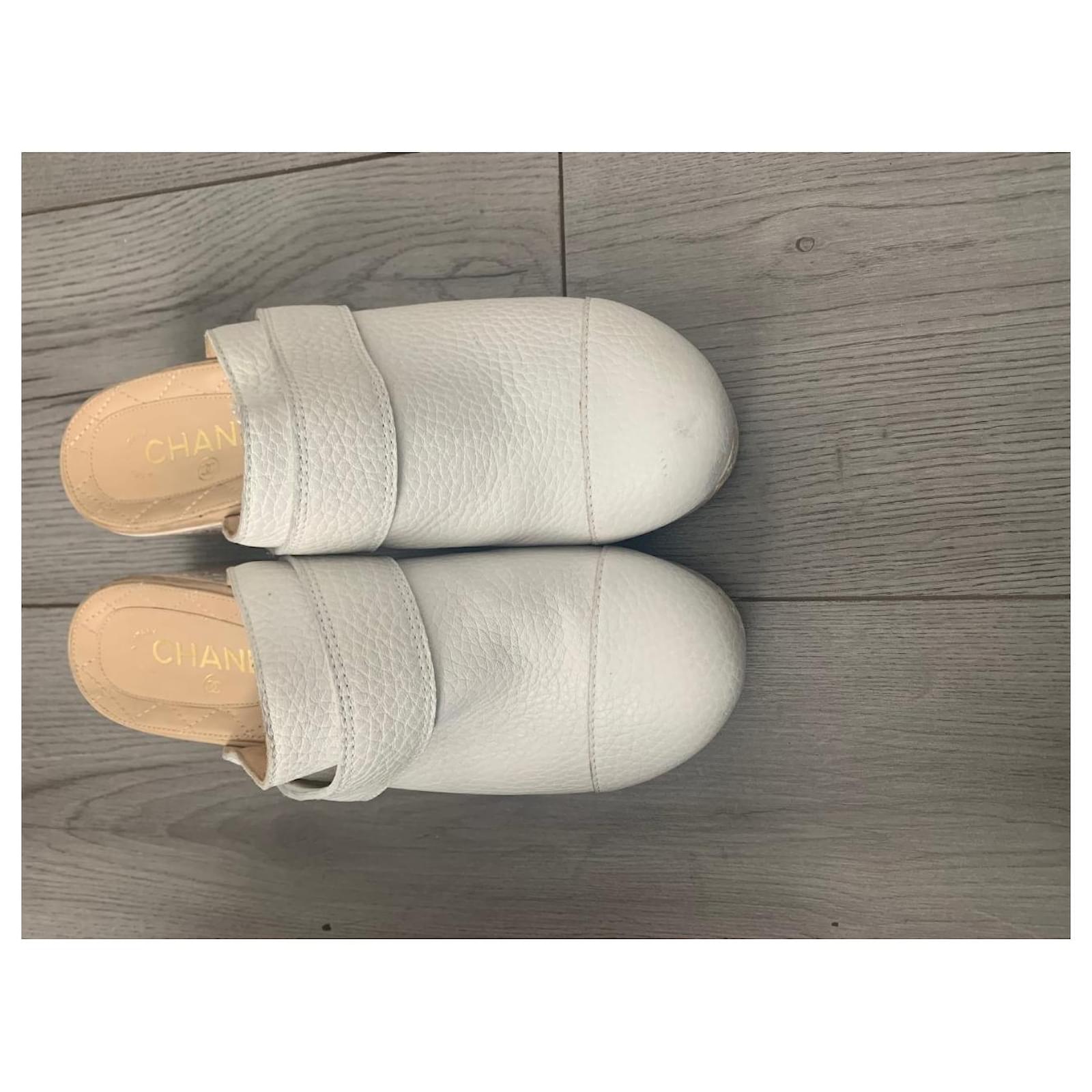 Chanel Clogs Cream Leather ref.510195 - Joli Closet