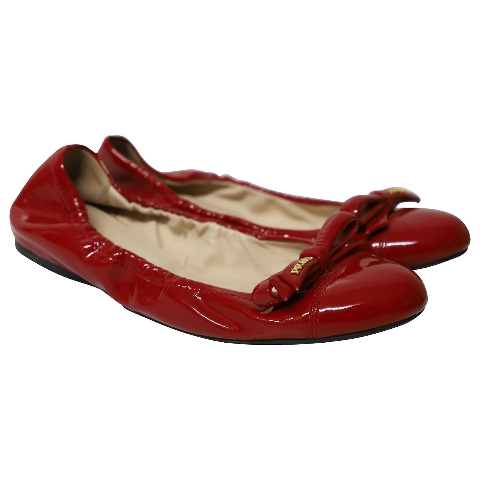 Prada Bow Ballerines Élastiquées en Cuir Verni Rouge Cuir vernis ref ...