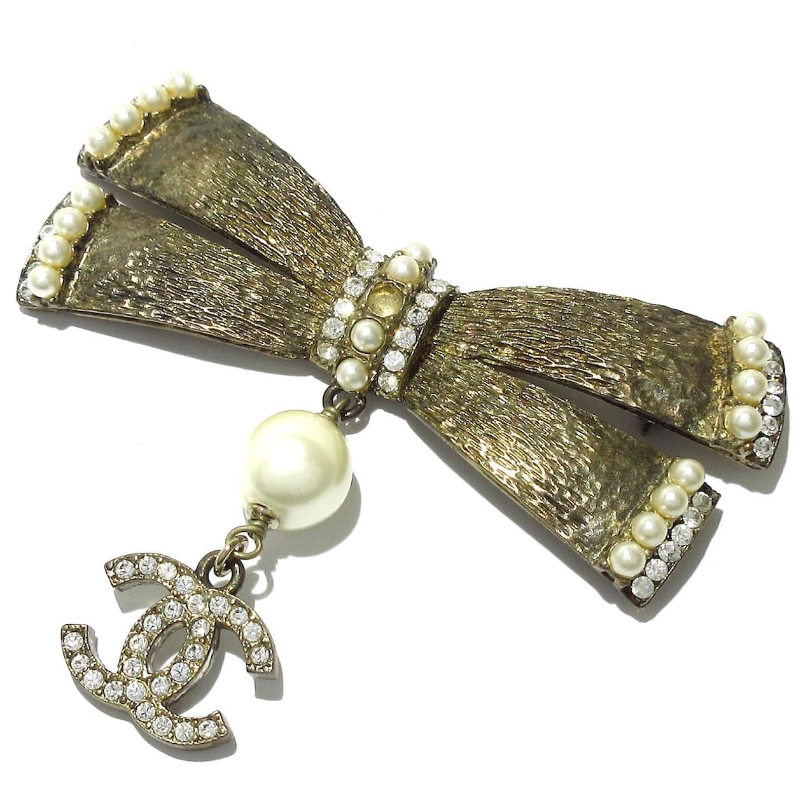Chanel Brosche Golden Metall ref.517491 - Joli Closet