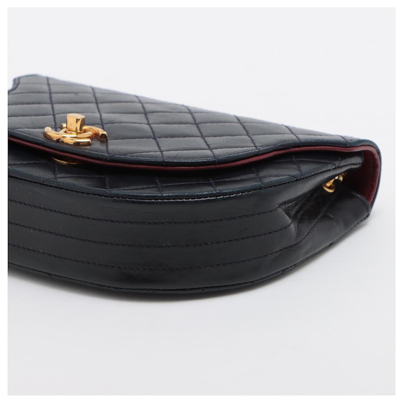 Chanel Half moon Navy blue Leather ref.520082 - Joli Closet
