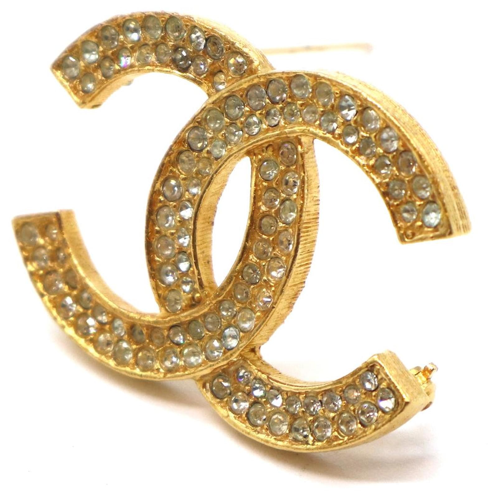 Chanel Gold Timeless CC Brosche mit Rauchkristallen Golden Metall ref ...
