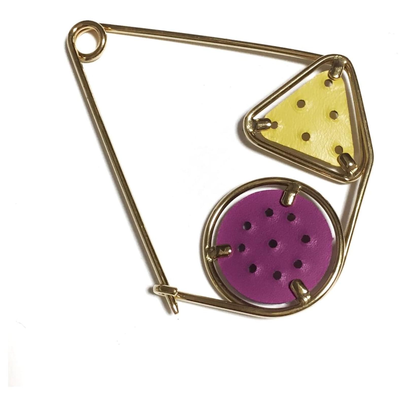 Broche Loewe Cuir Jaune ref.546243 - Joli Closet