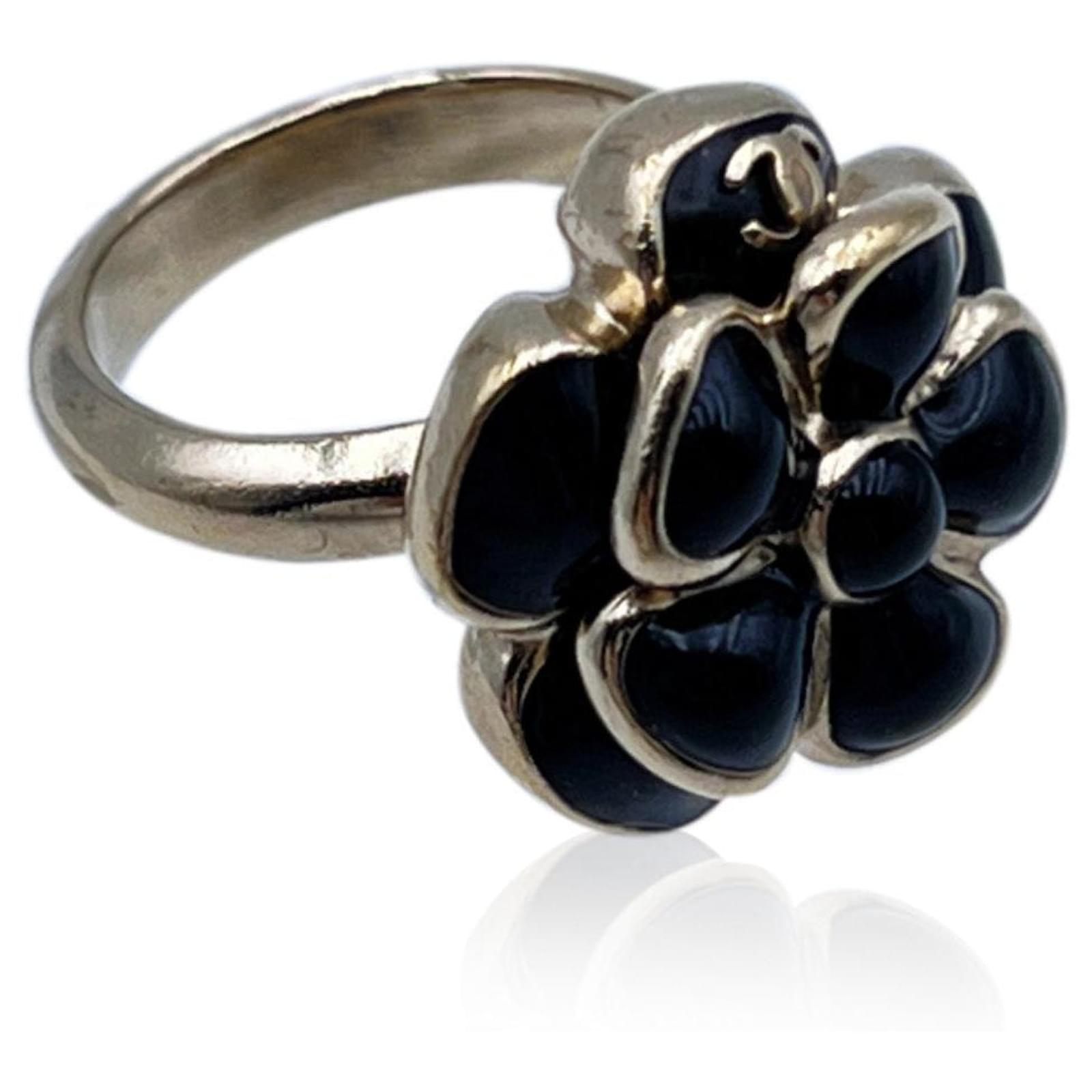 Chanel Vintage Black Enamel and Gold Metal Camelia Camellia Ring ref ...