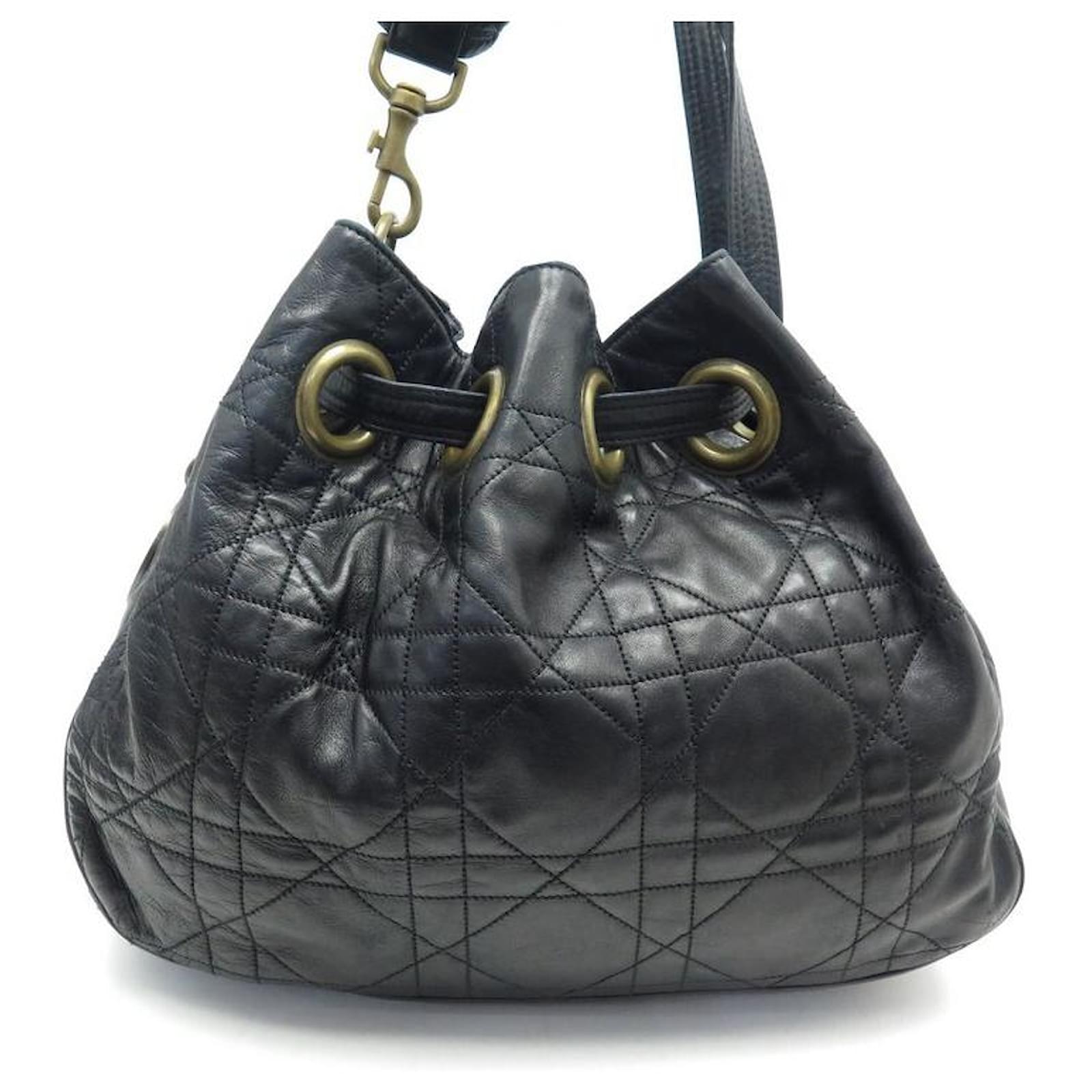 SAC A MAIN CHRISTIAN DIOR SEAU DRAWSTRING CUIR CANNAGE NOIR HAND BAG ...