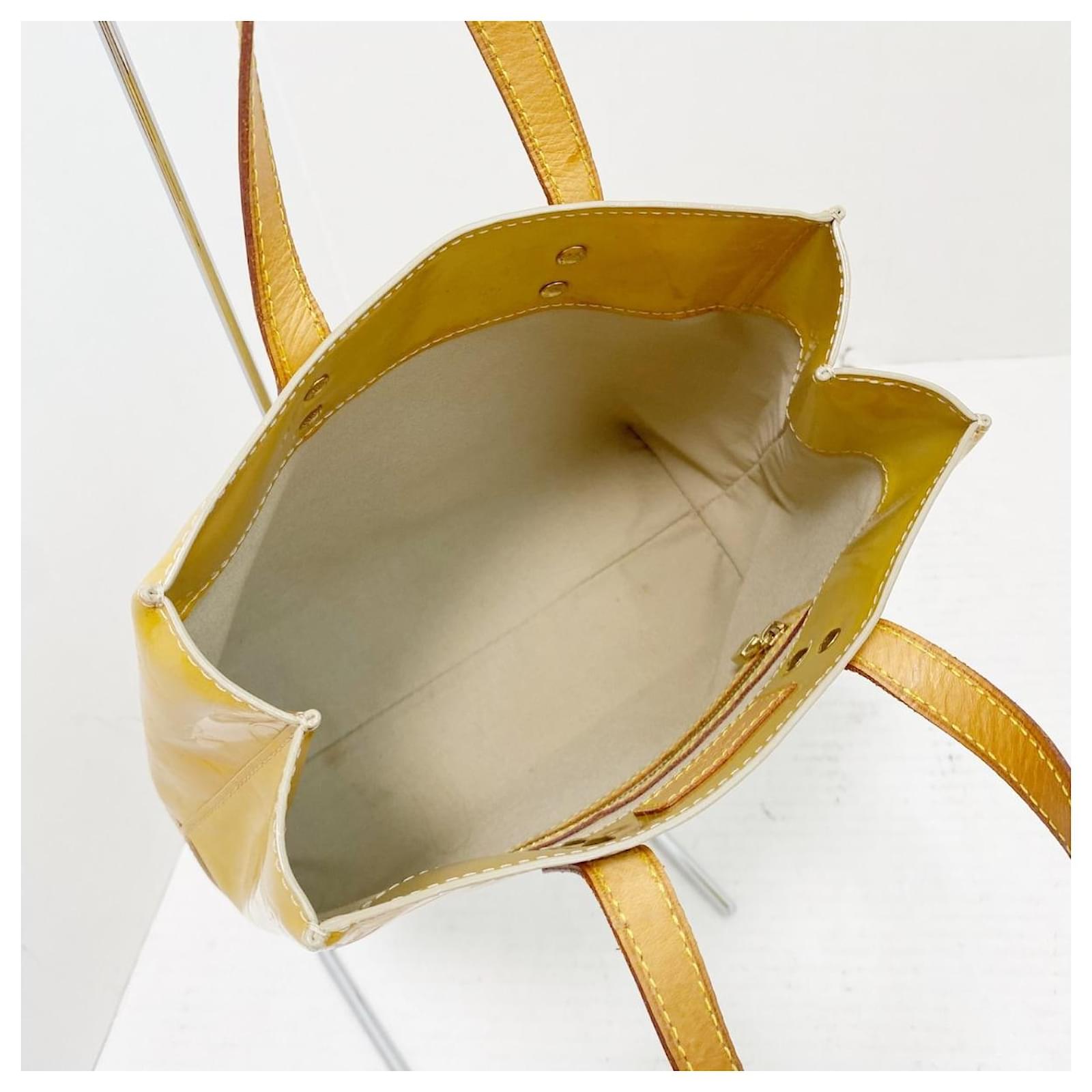 Louis Vuitton Reade Yellow Patent leather ref.568056 - Joli Closet