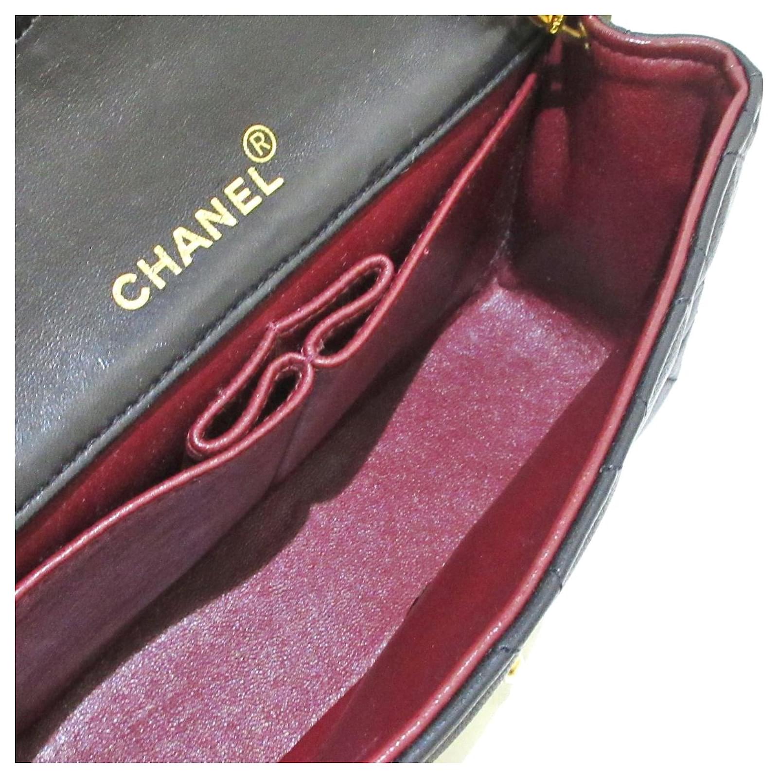CHANEL Mini matelasse Black Leather ref.568133 - Joli Closet