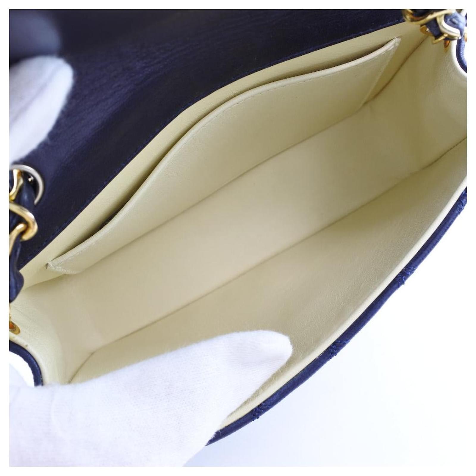 Chanel Matelassé Cuir Bleu Marine ref.575186 - Joli Closet