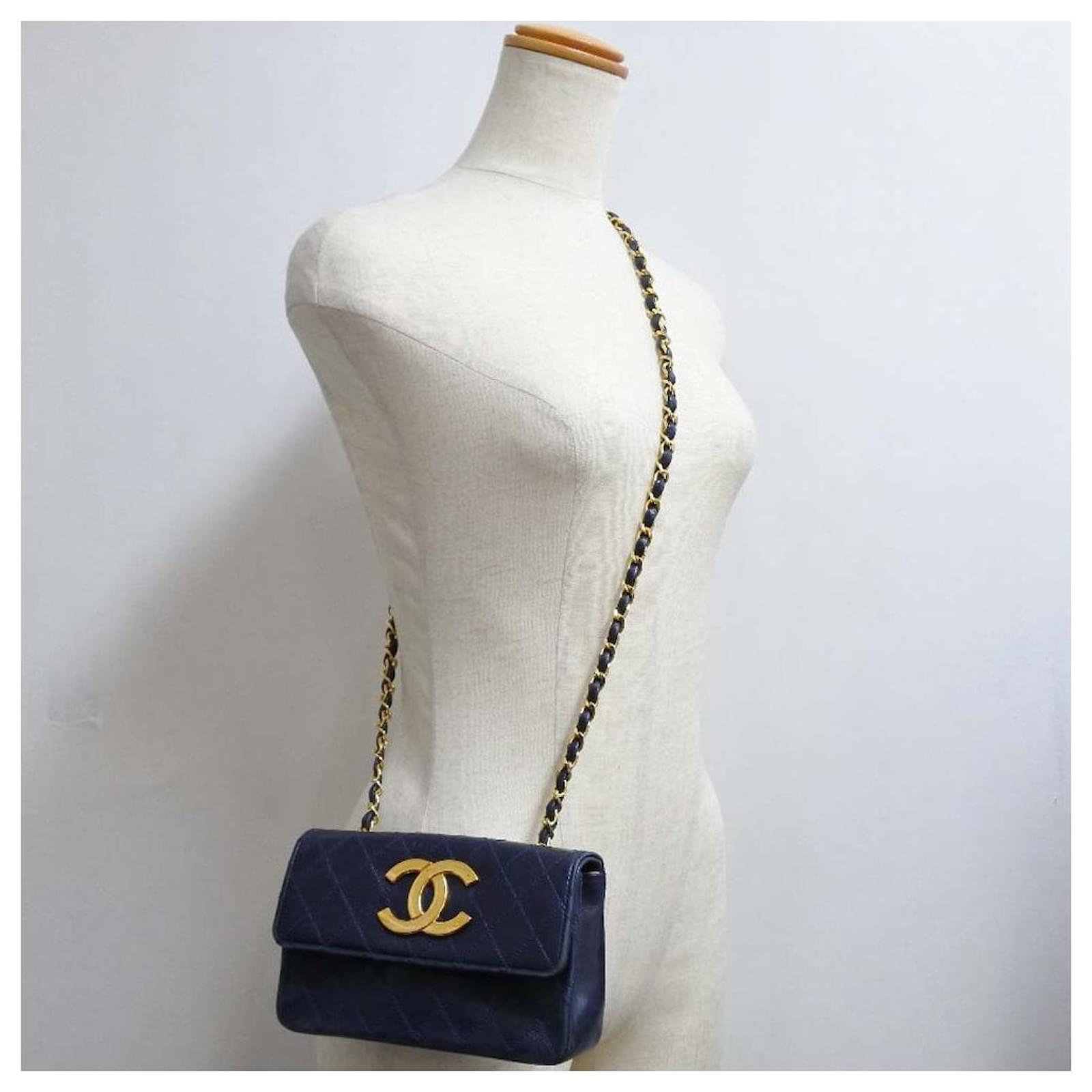 Chanel Matelassé Navy blue Leather ref.575186 - Joli Closet