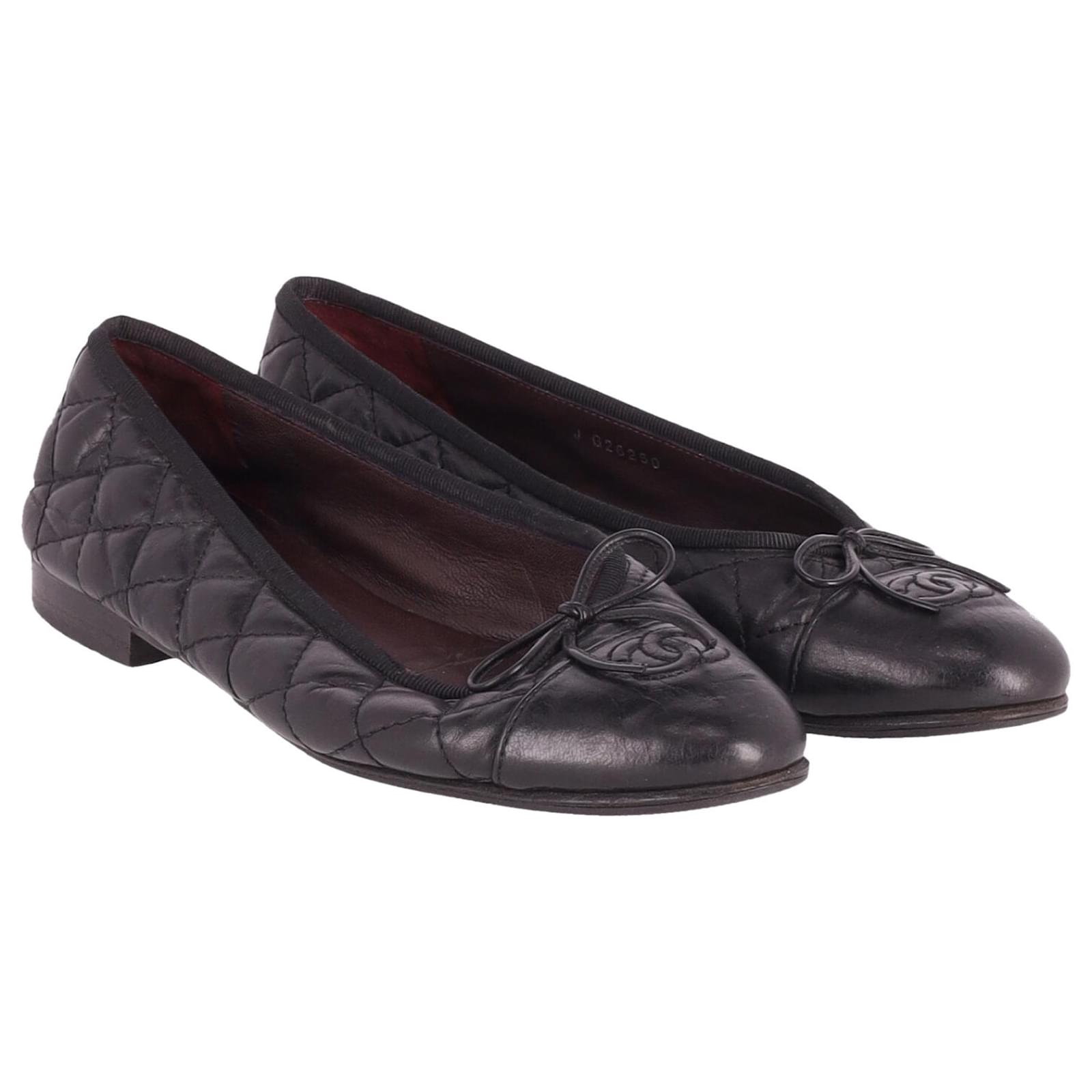 Chanel Quilted Ballet Flats in Black Leather ref.601627 - Joli Closet