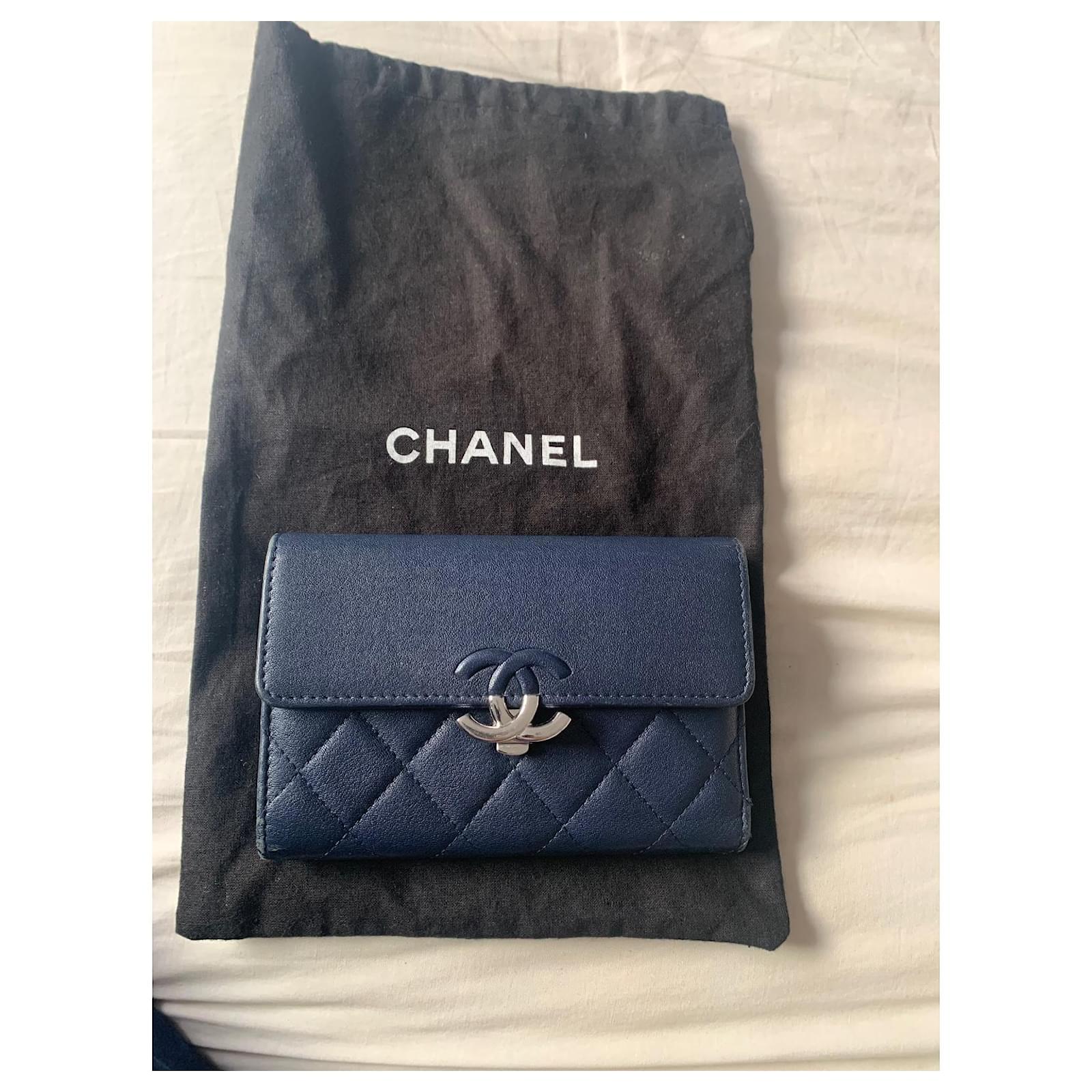 Chanel Wallets Navy blue Leather ref.603816 - Joli Closet