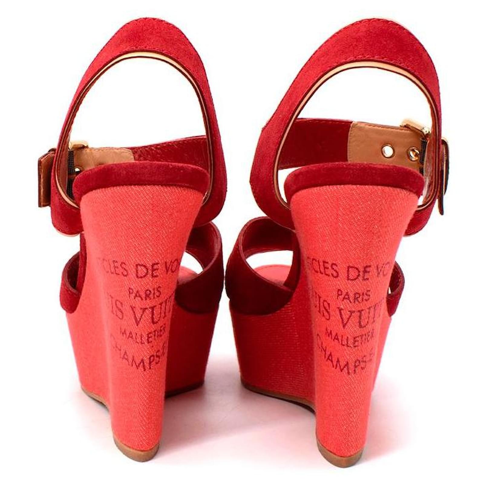Sandales compensées croisées en daim et denim rouges Louis Vuitton Jean ...