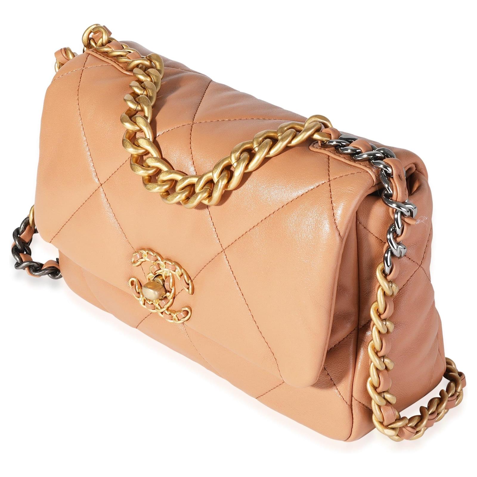 Chanel Tan Cuir d'agneau matelassé Medium 19 Sac Marron ref.614672 ...