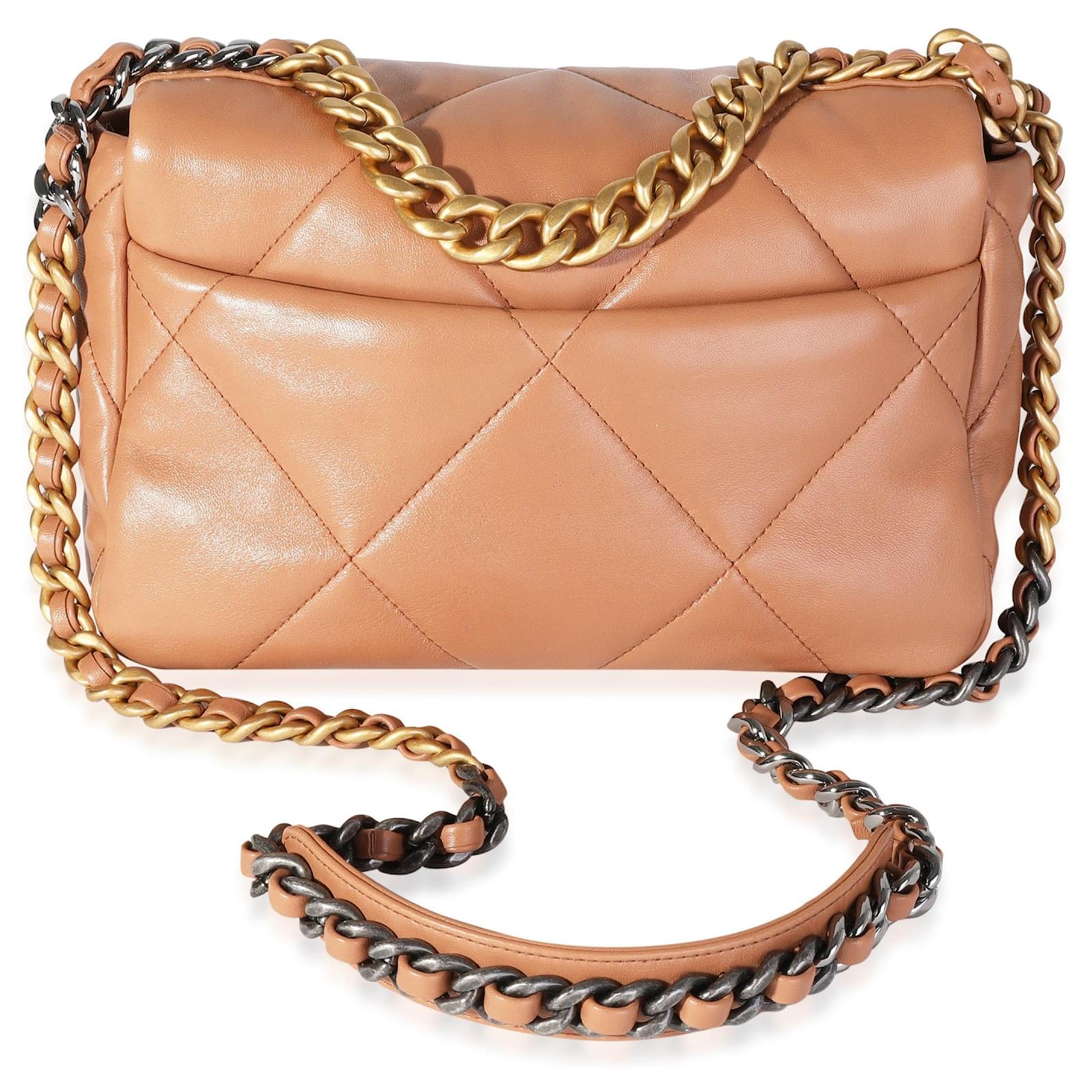 Chanel Tan Cuir d'agneau matelassé Medium 19 Sac Marron ref.614672 ...