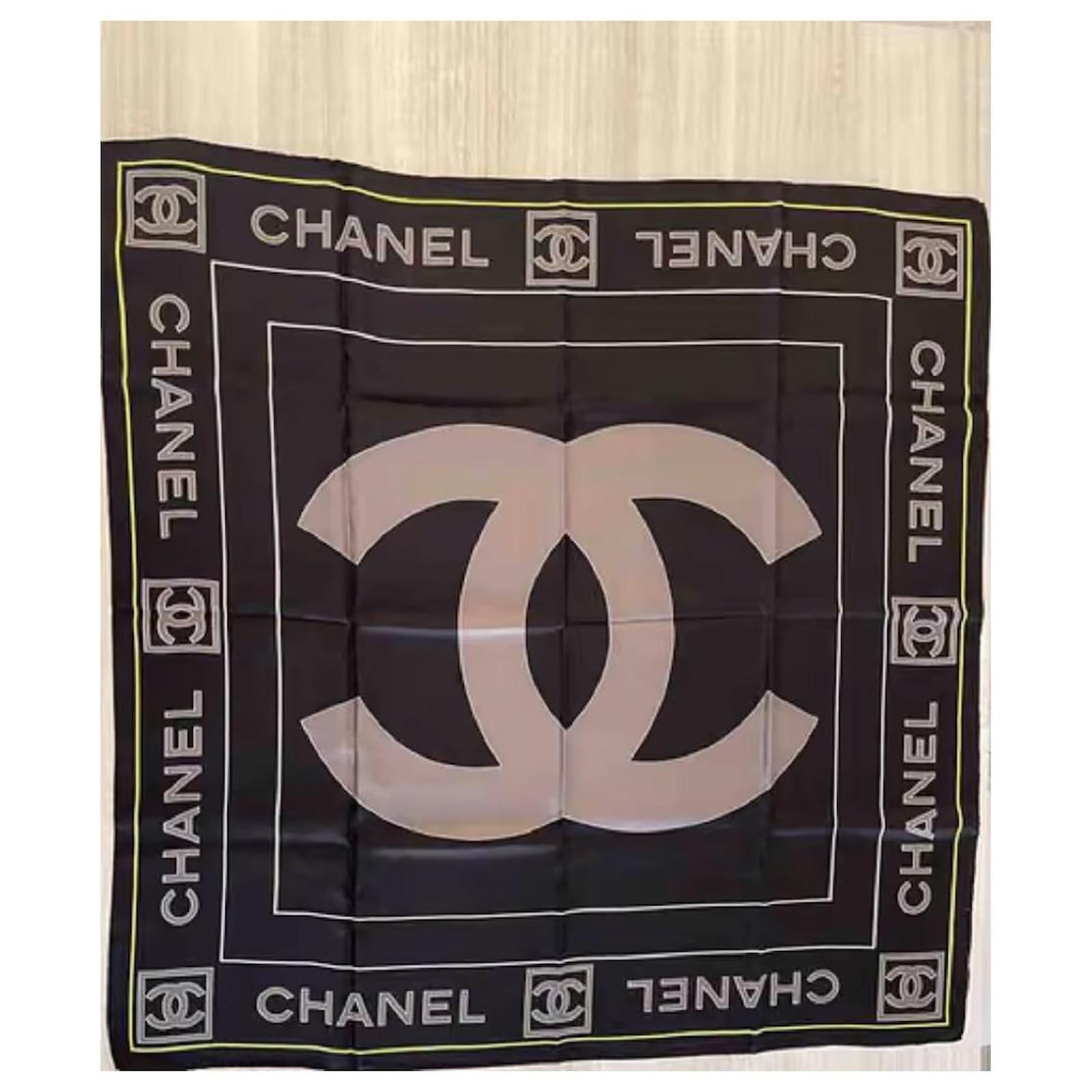 Chanel Scarves Black White Silk ref.626234 - Joli Closet