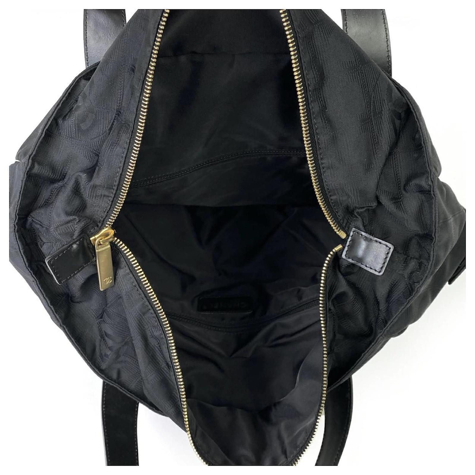 Chanel Black Leather Nylon ref.641027 - Joli Closet