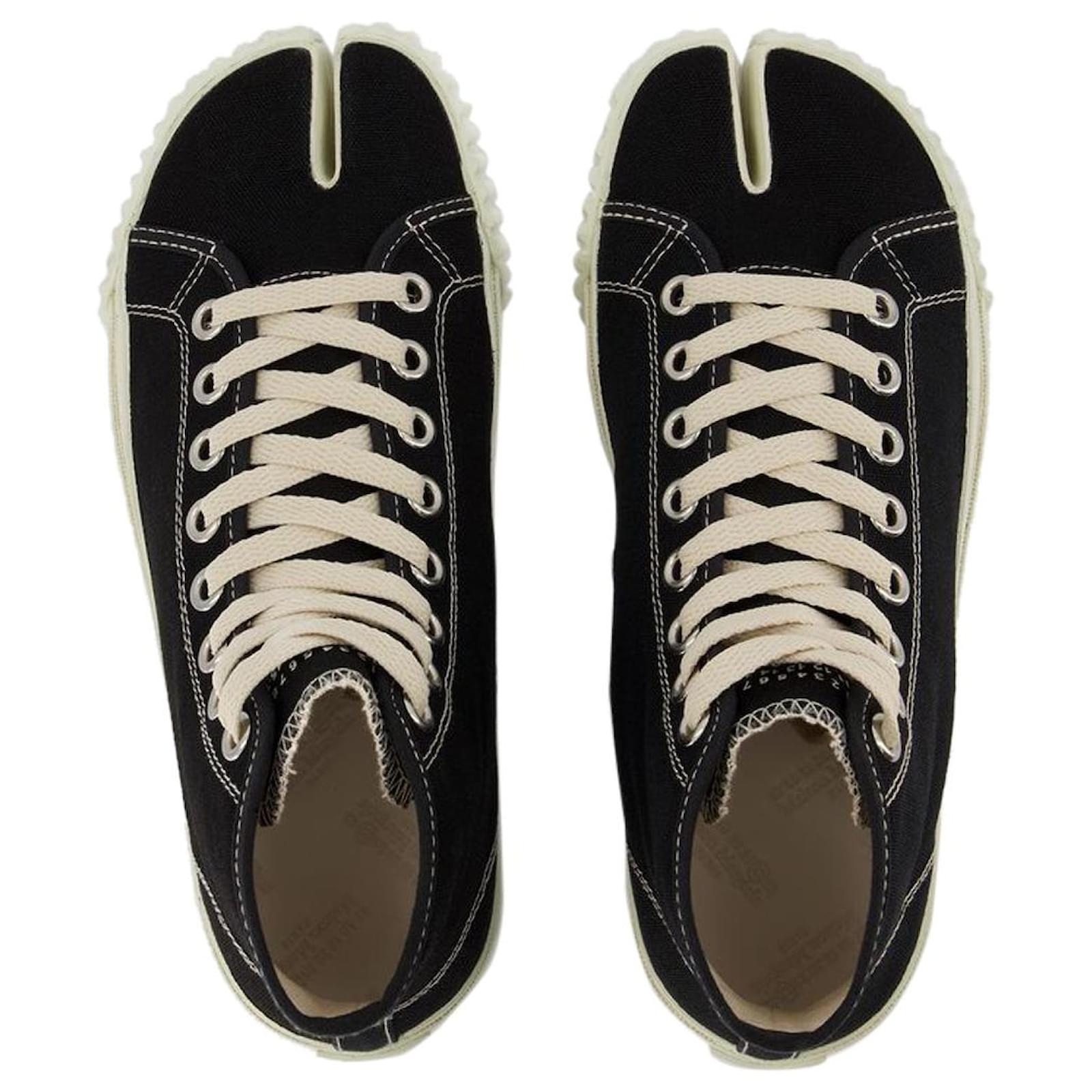 Maison Martin Margiela Sneakers Tabi High T en Cuir Noir et Blanc Toile ...
