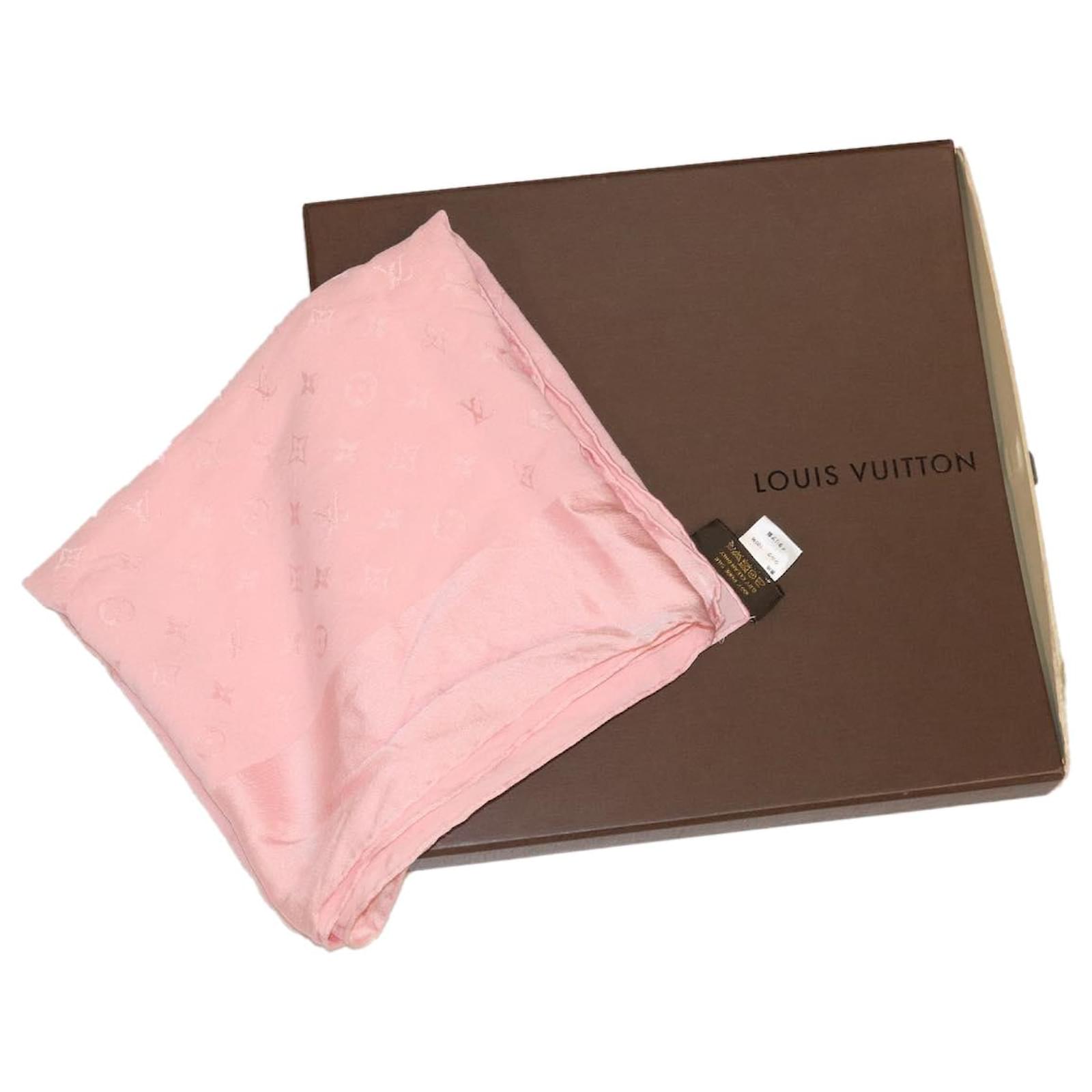 Louis Vuitton Pink Silk ref.666727 - Joli Closet