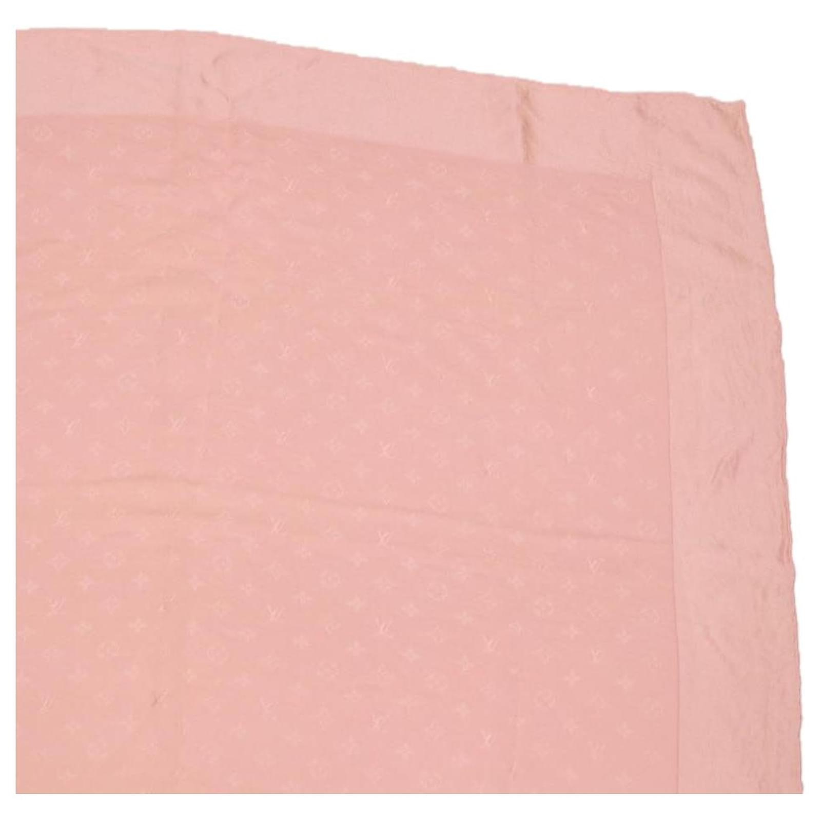 Louis Vuitton Pink Silk ref.666727 - Joli Closet