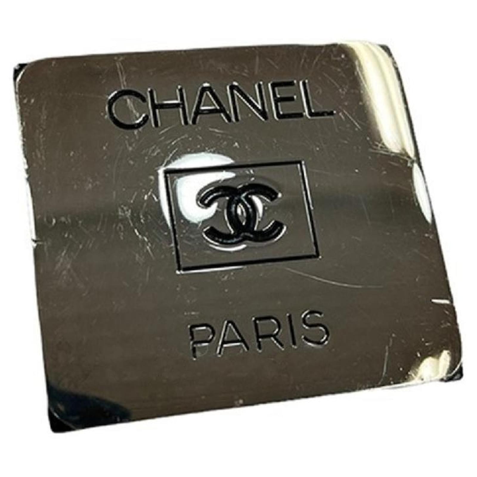 * Chanel 97P Coco Mark Logo Broche Carrée Argent Argenté ref.679748 ...