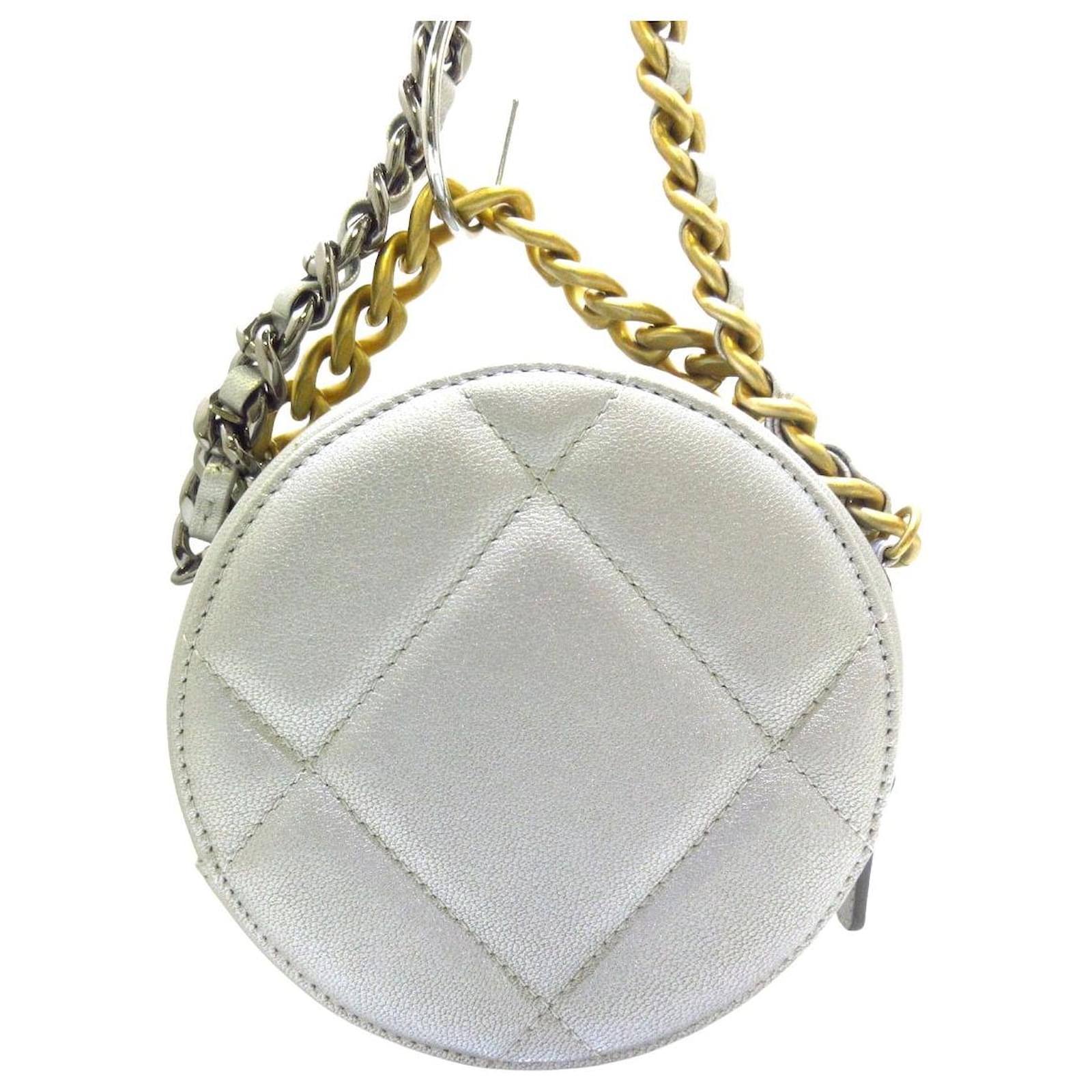Chanel Chanel 19 White Leather ref.680014 - Joli Closet