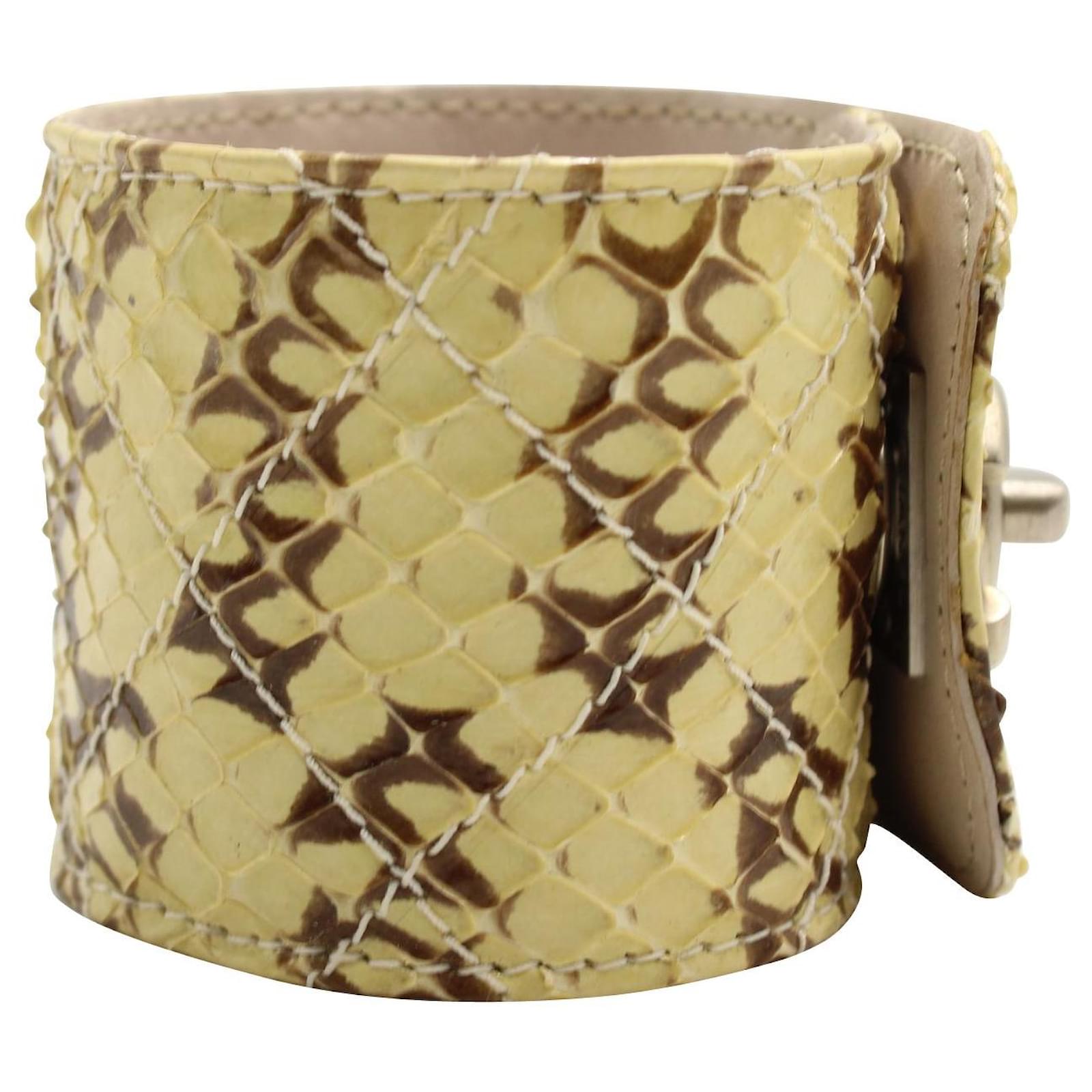Chanel Manchette en python crème et marron à diamants Cuir Chair ref ...