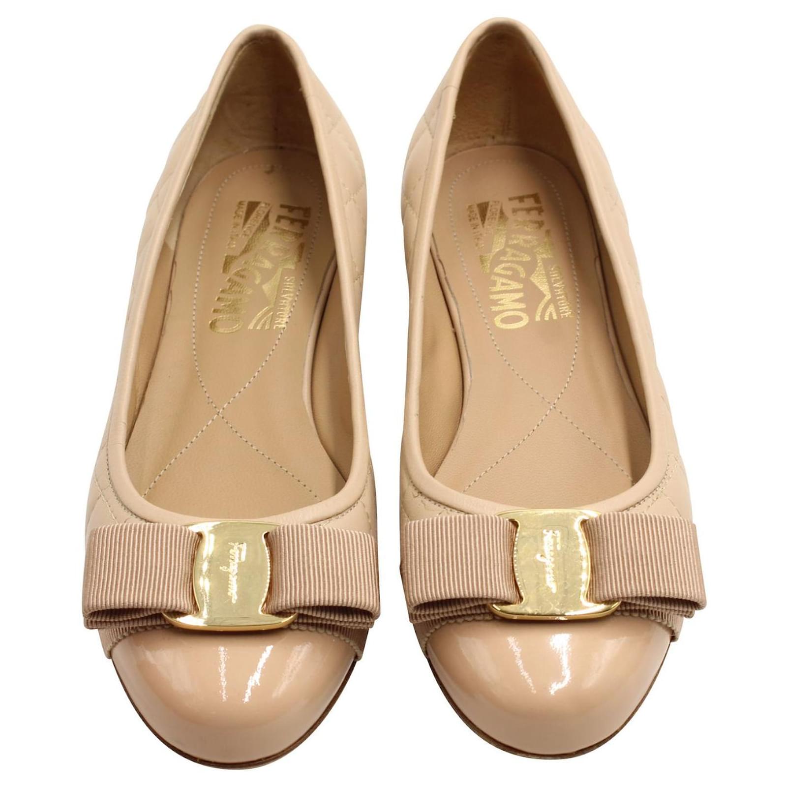 Salvatore Ferragamo Ballerines matelassées à nœud Varina en nude Cuir ...