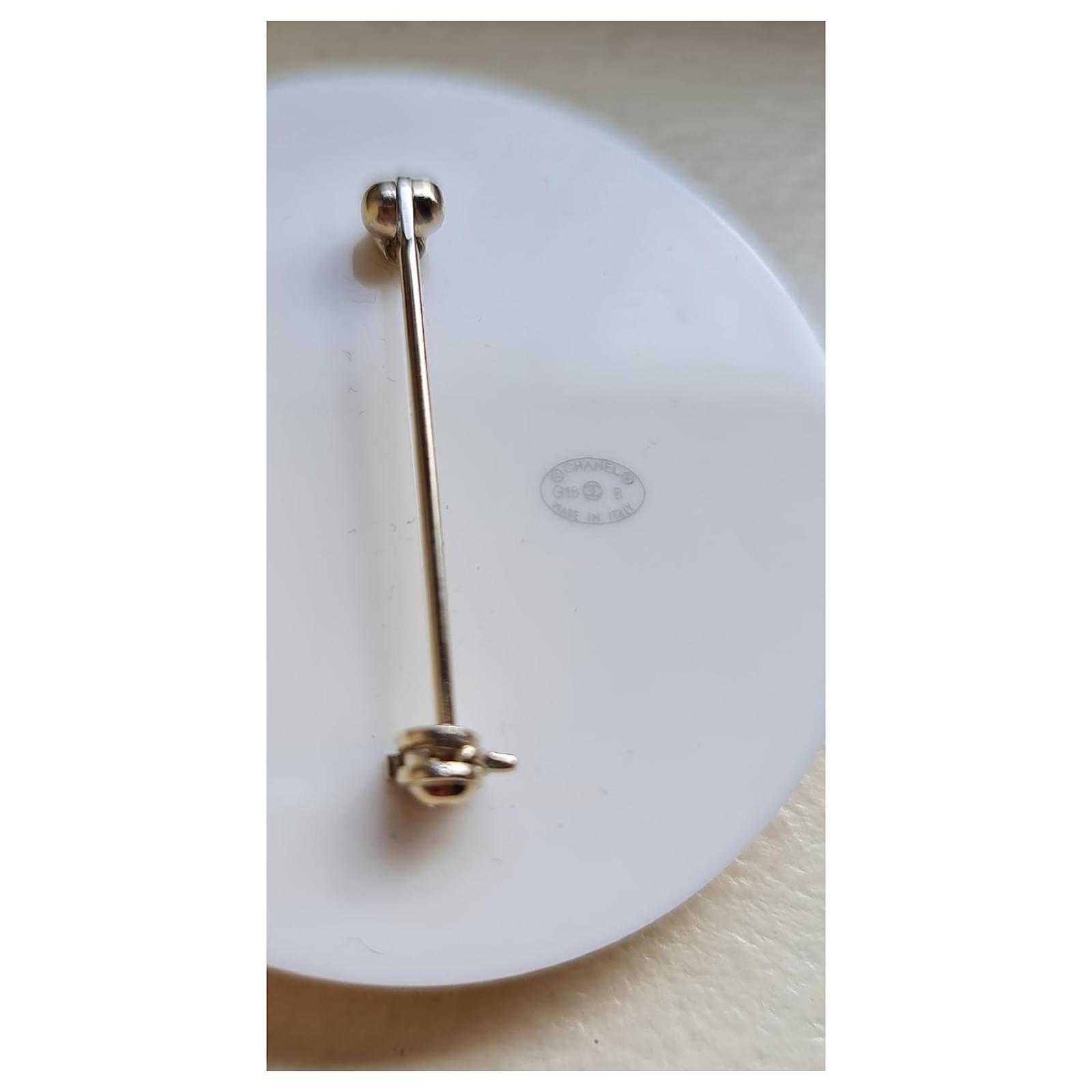 Cambon Broche portrait Coco Chanel Plastique Plaqué or Noir Blanc Doré ...