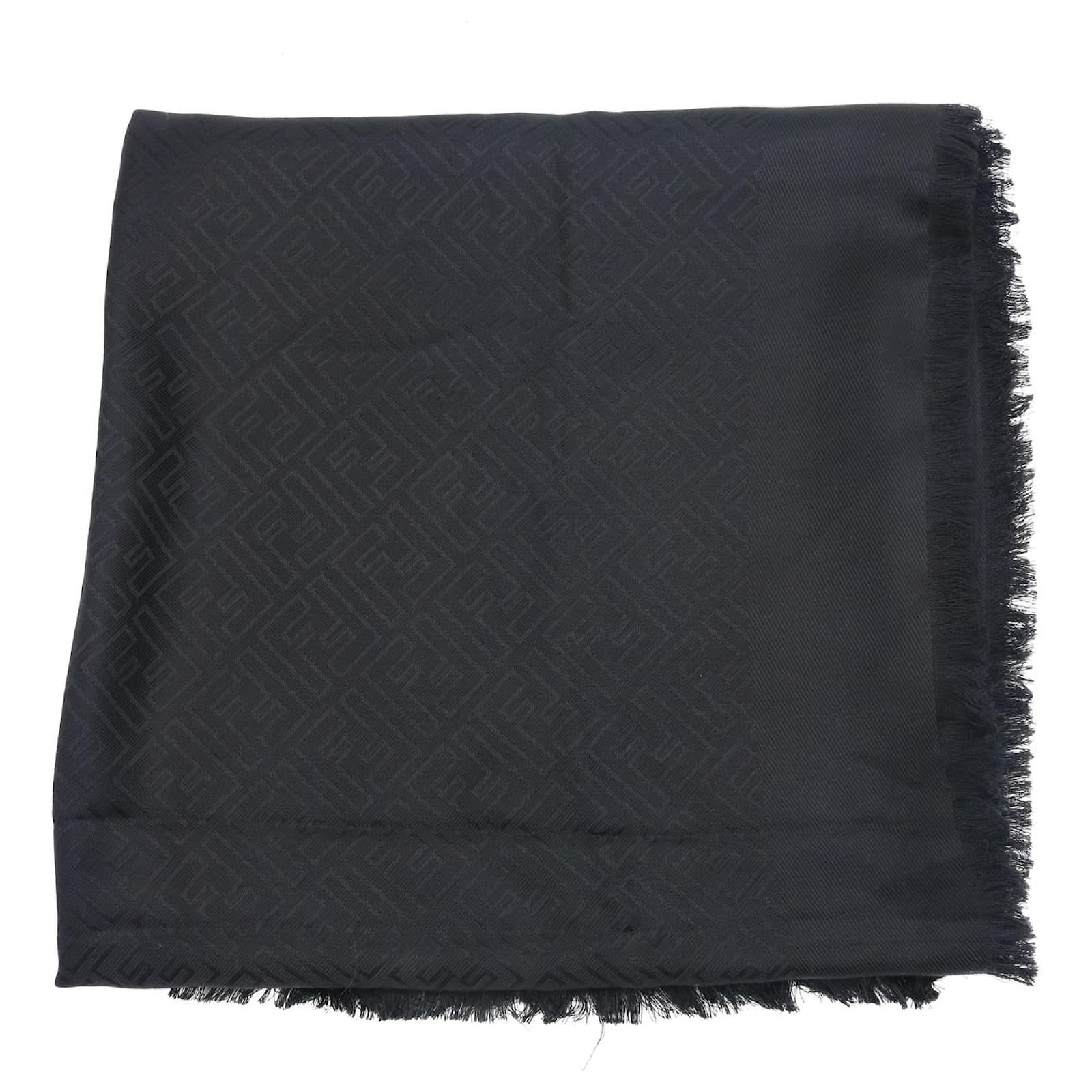 Châle Fendi Logo FF en Soie Noire ref.696100 - Joli Closet